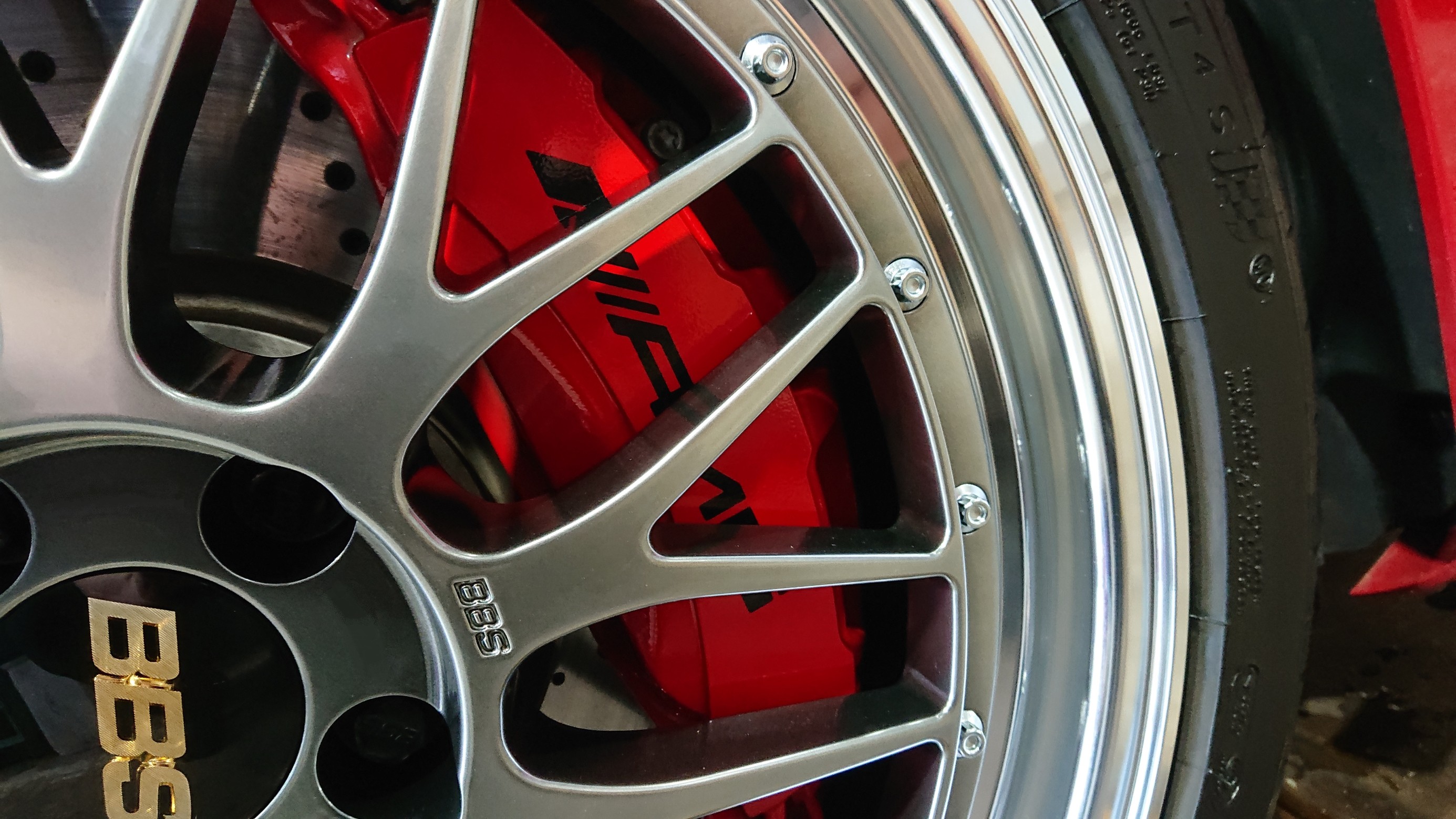 BBS LM ダイヤモンドブラック × BKBDリム（DB-BKBD） の装着作業 ／ メルセデスAMG CLA45S | メルセデスAMG ...