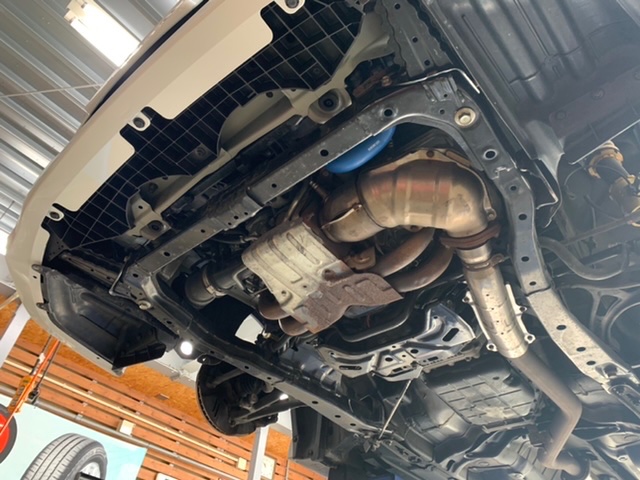 SUBARU LEGACY B4 [BM9] 用品取付 メンテナンス CORAZON フロントバンパーグリル交換・NUTEC NC-50 ...