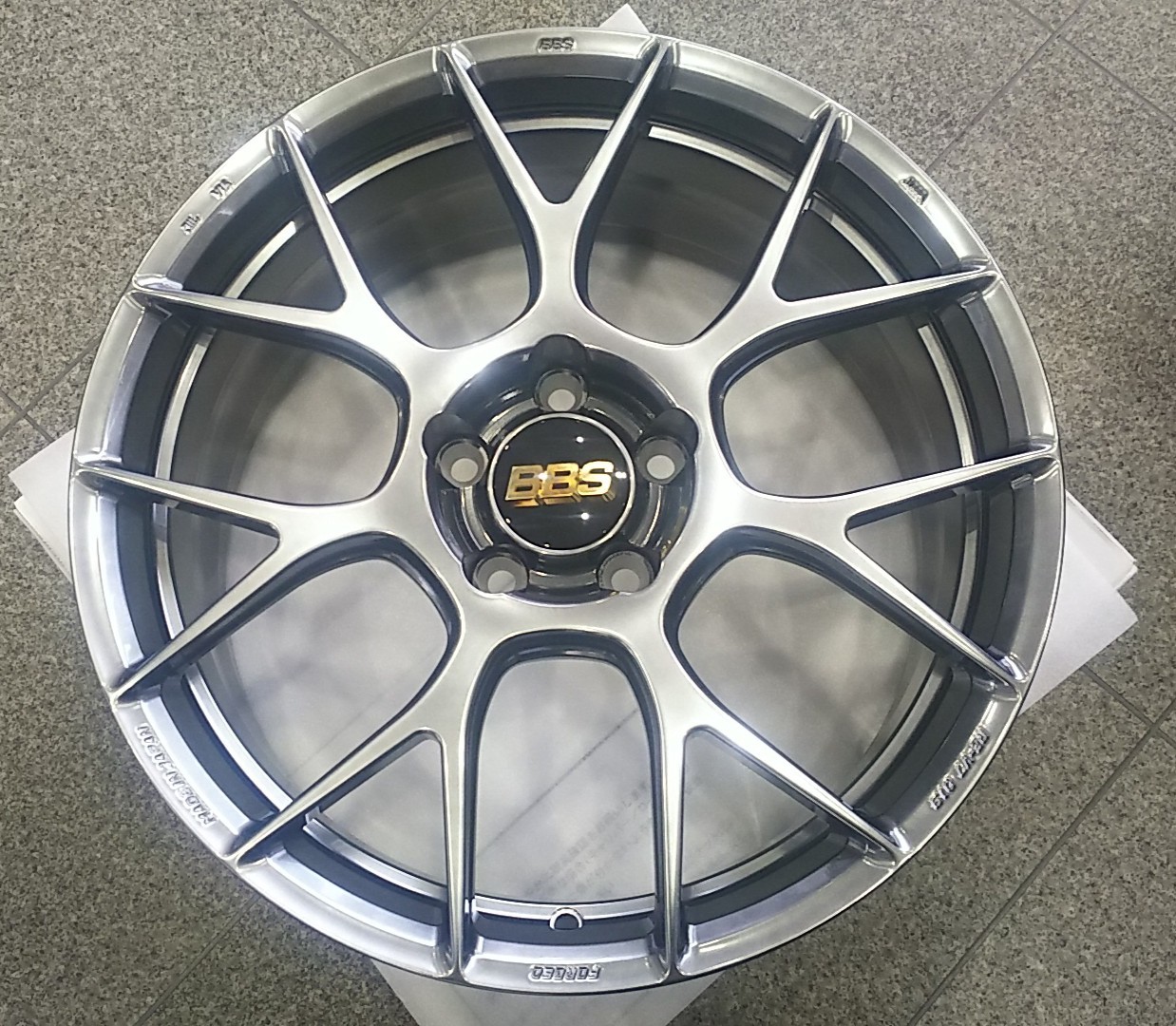新たに仲間入り！NEW BBS 「RE-V7」！ | スタッフ日記 | コクピット モリオカ | 車のカスタマイズにかかわるスタッフより