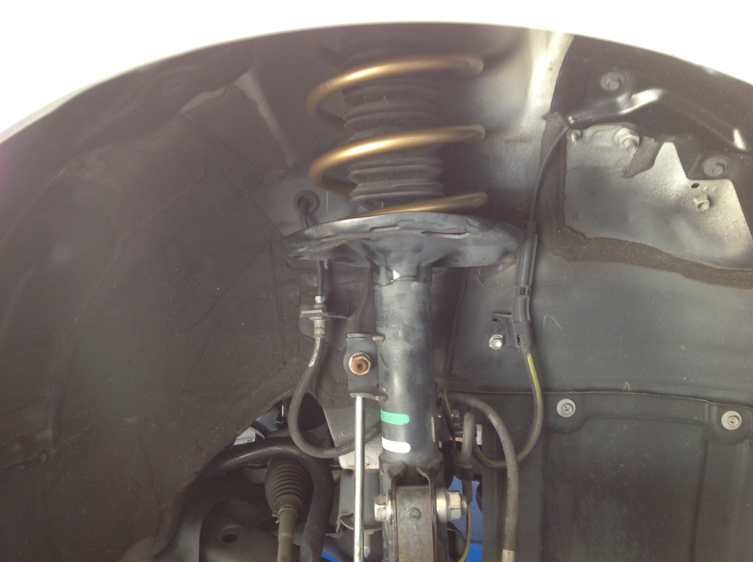 80VOXYさん、TEIN HIGH.TECHスプリング装着でスタイリッシュに変身♪ | トヨタ ヴォクシー ハイブリッド 足まわり（サスペンション・ブレーキ） 足まわり（サスペンション ...