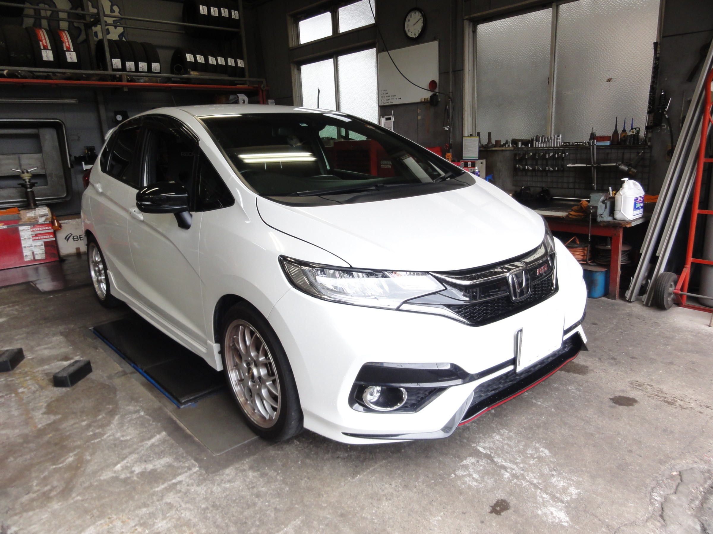 フィットRS（GK5：後期）ガレージ・ベリー製フロントリップスポイラー装着。 | ホンダ フィット エクステリア エクステリア ...