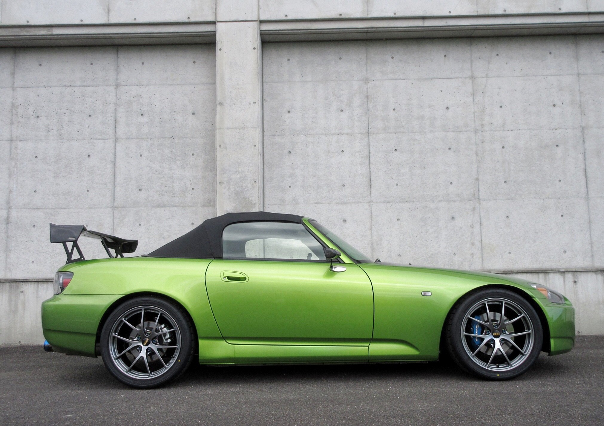 連続の”衣替え”で大好きな愛車をイメージチェンジ！ホンダ S2000（AP1）＆「WORK EMOTION T5R 2P」＋「POTENZA ...