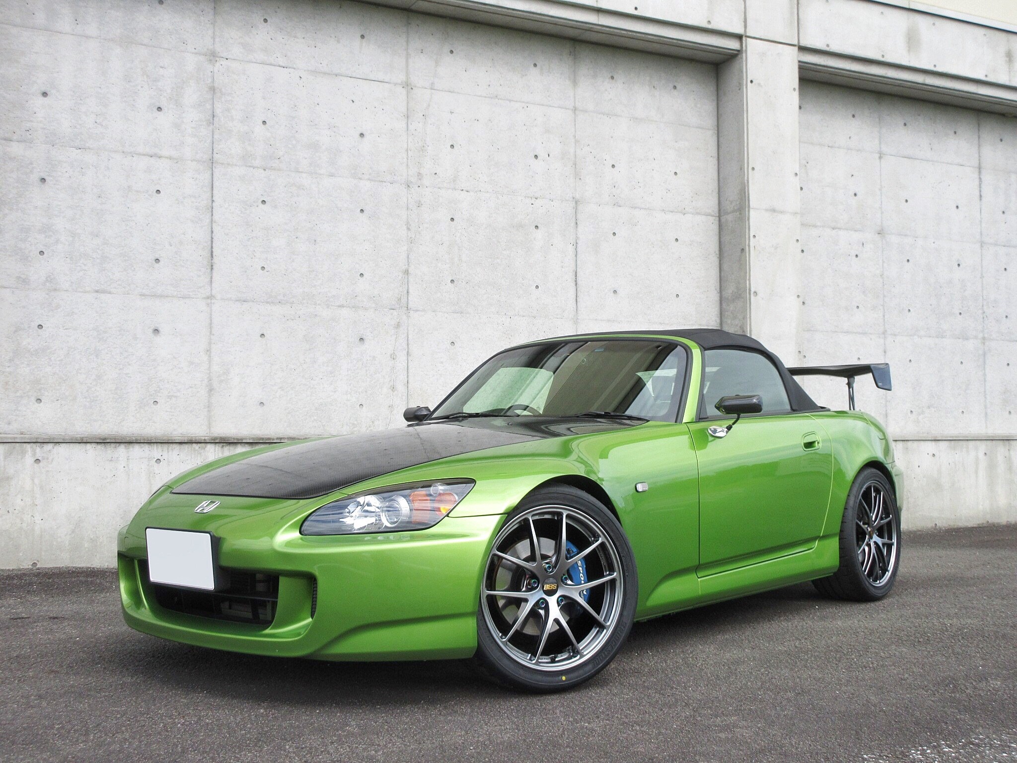 連続の”衣替え”で大好きな愛車をイメージチェンジ！ホンダ S2000（AP1）＆「WORK EMOTION T5R 2P」＋「POTENZA ...