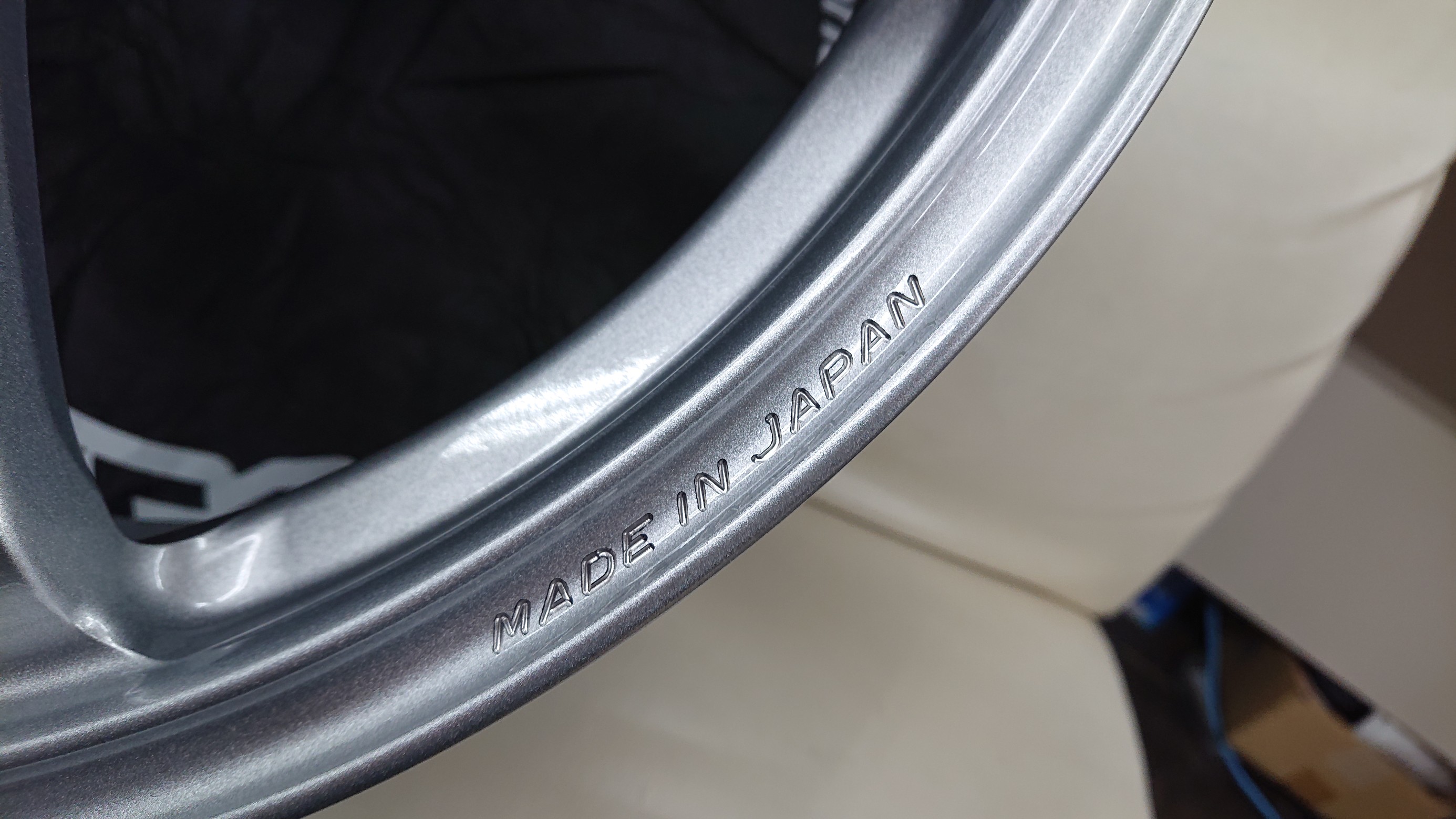 RAYS（レイズ）の新色でオプションカラーの ダイヤモンドシルバー（DS）が “顔見せ”に登場しました。 | ホイール タイヤ > タイヤ・ホイール交換 | Feel Book | スタイル ...