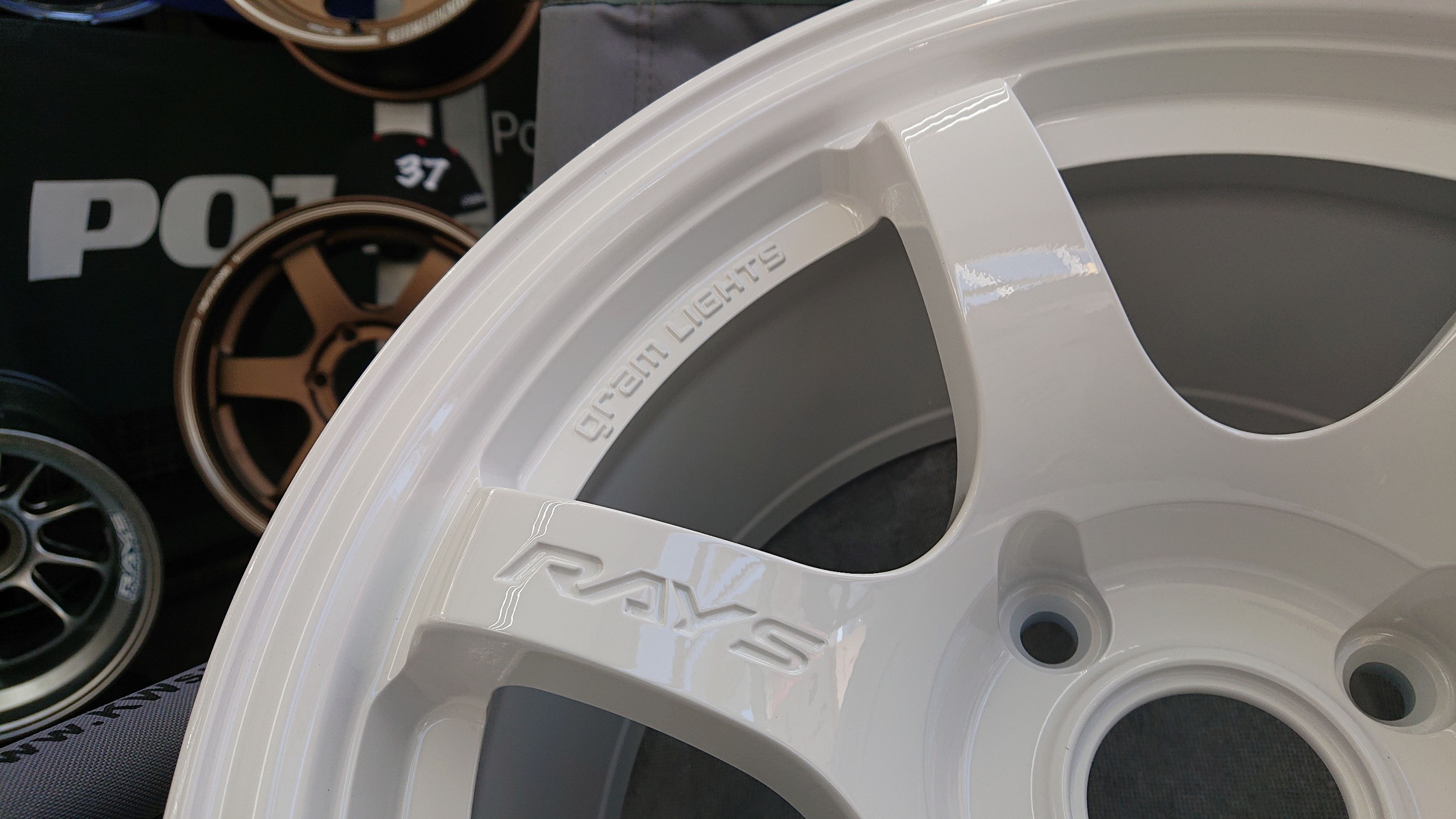 RAYS（レイズ）の新顔 ♪ グラムライツ 57D Mark-II が “顔見せ”に来てくれました。 | ホイール タイヤ > タイヤ・ホイール交換 | Feel Book | スタイル ...