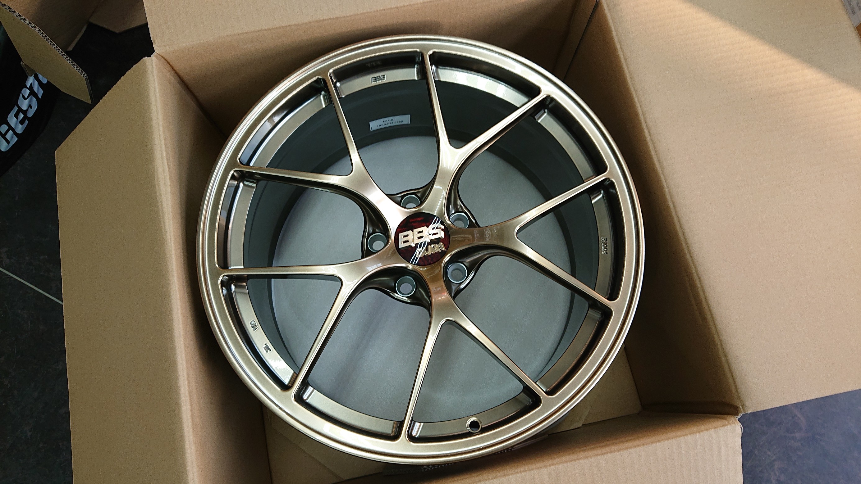 BBS RI-D の新色 !! ダイヤモンドゴールド （DG） 北海道に初上陸 !! でっ!! 初展示 致しました | ホイール タイヤ > タイヤ・ホイール交換 | Feel Book ...