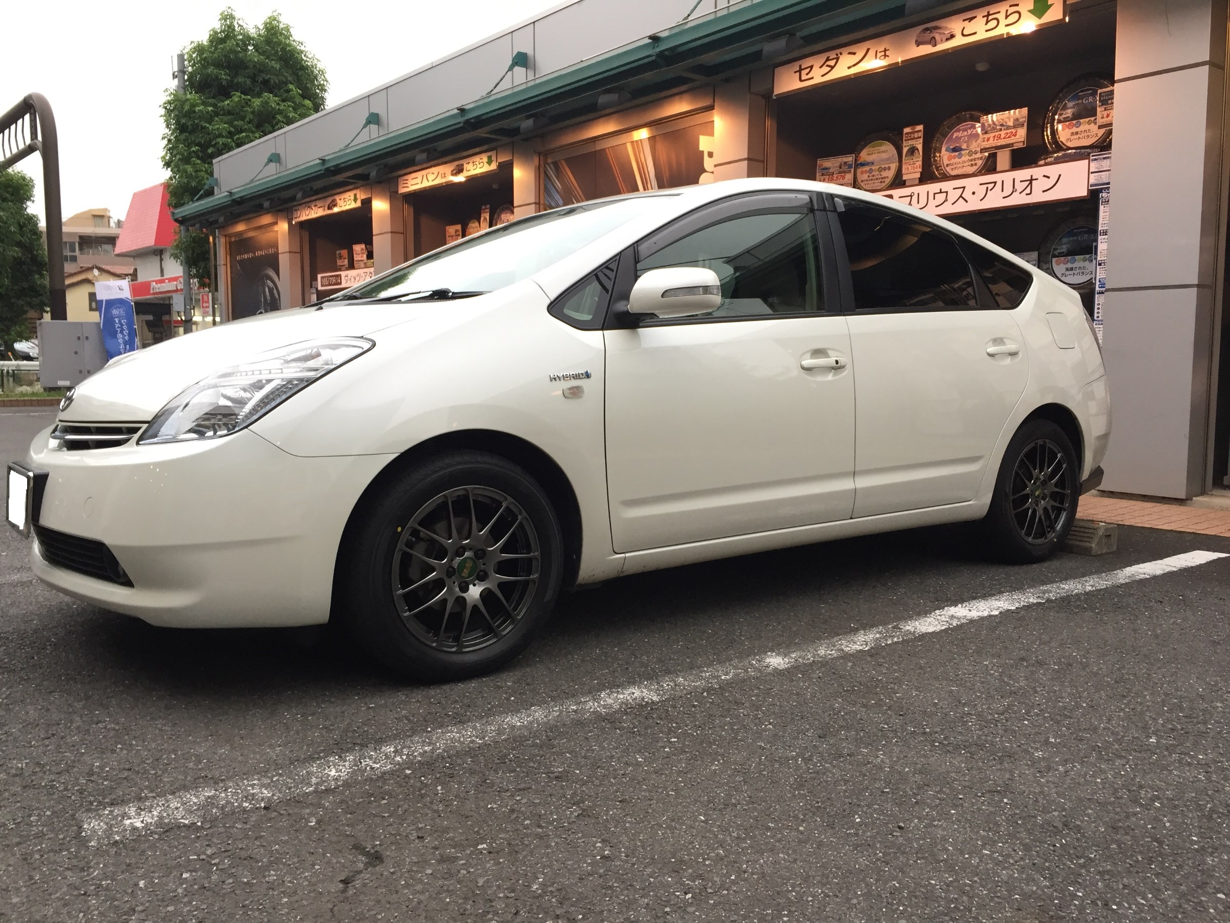 TOYOTA PRIUS NHW20 | オーナーズカーインデックス | カスタマイズカー紹介 | コクピット21世田谷 | お客さまの車高調 ...