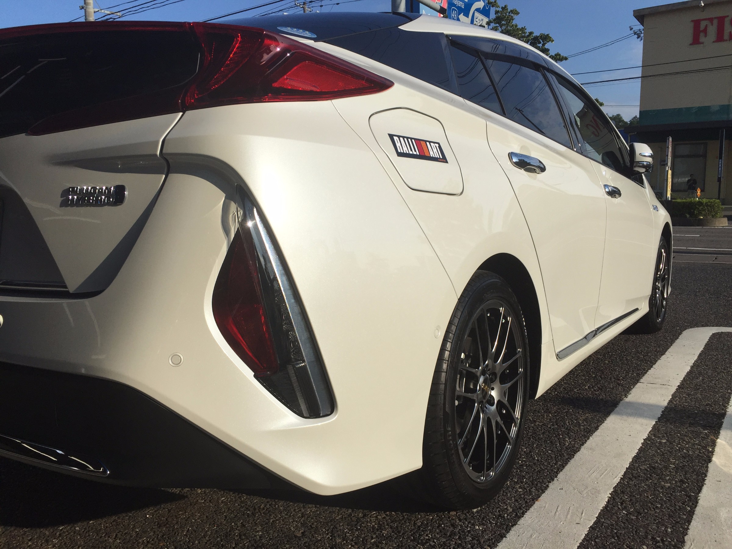 トヨタ プリウス PHV ＆ BBS RE-L2 17インチ ダイヤモンドブラック | オーナーズカーインデックス | カスタマイズカー紹介 | コクピット 荒井 | お客さまの車高調、ドレス ...