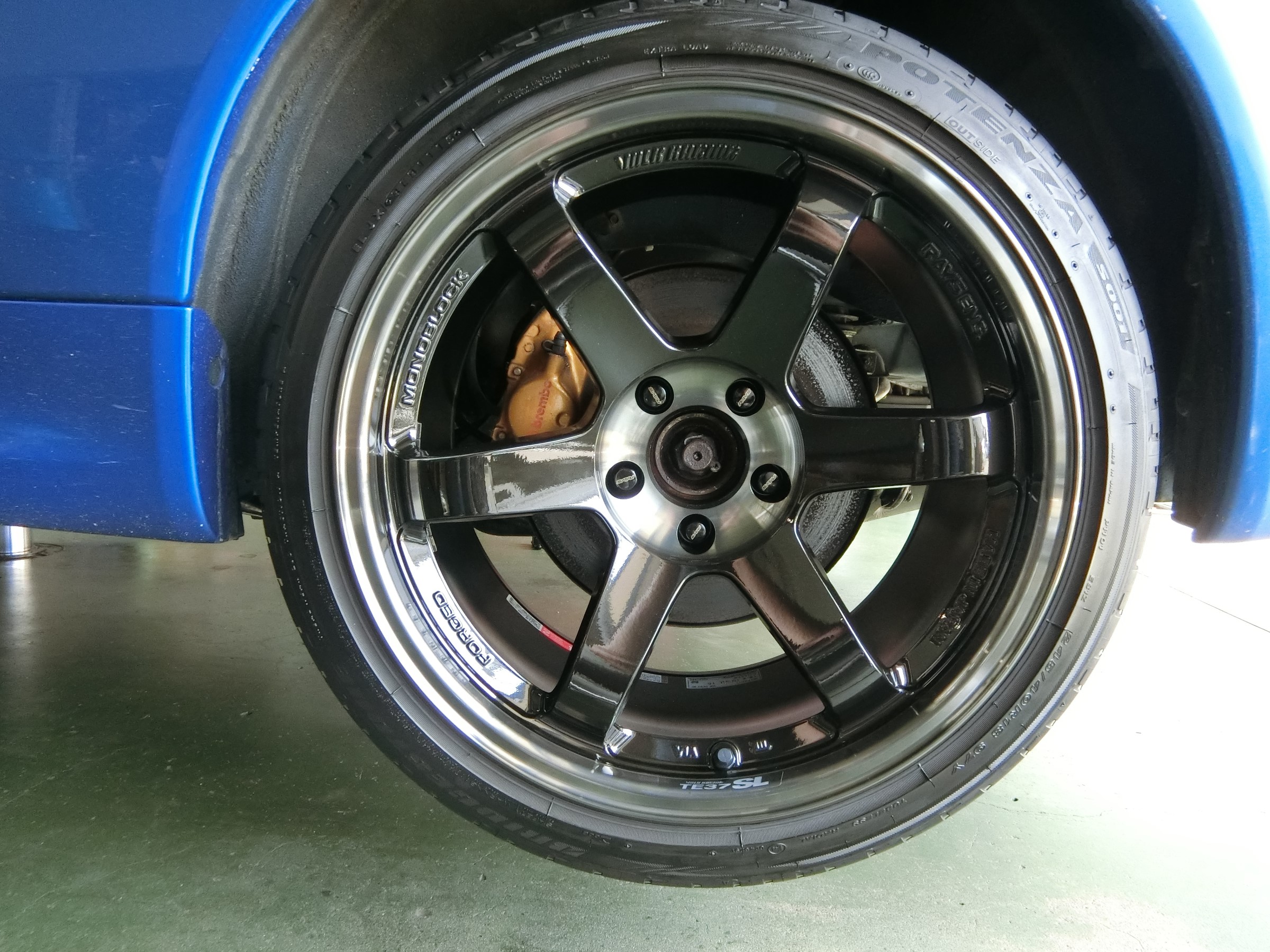 BNR34 GT-RにTE37SLを装着しました！ | ホイール | スタッフ日記 | コクピット アマーレ | 車のカスタマイズにかかわる ...