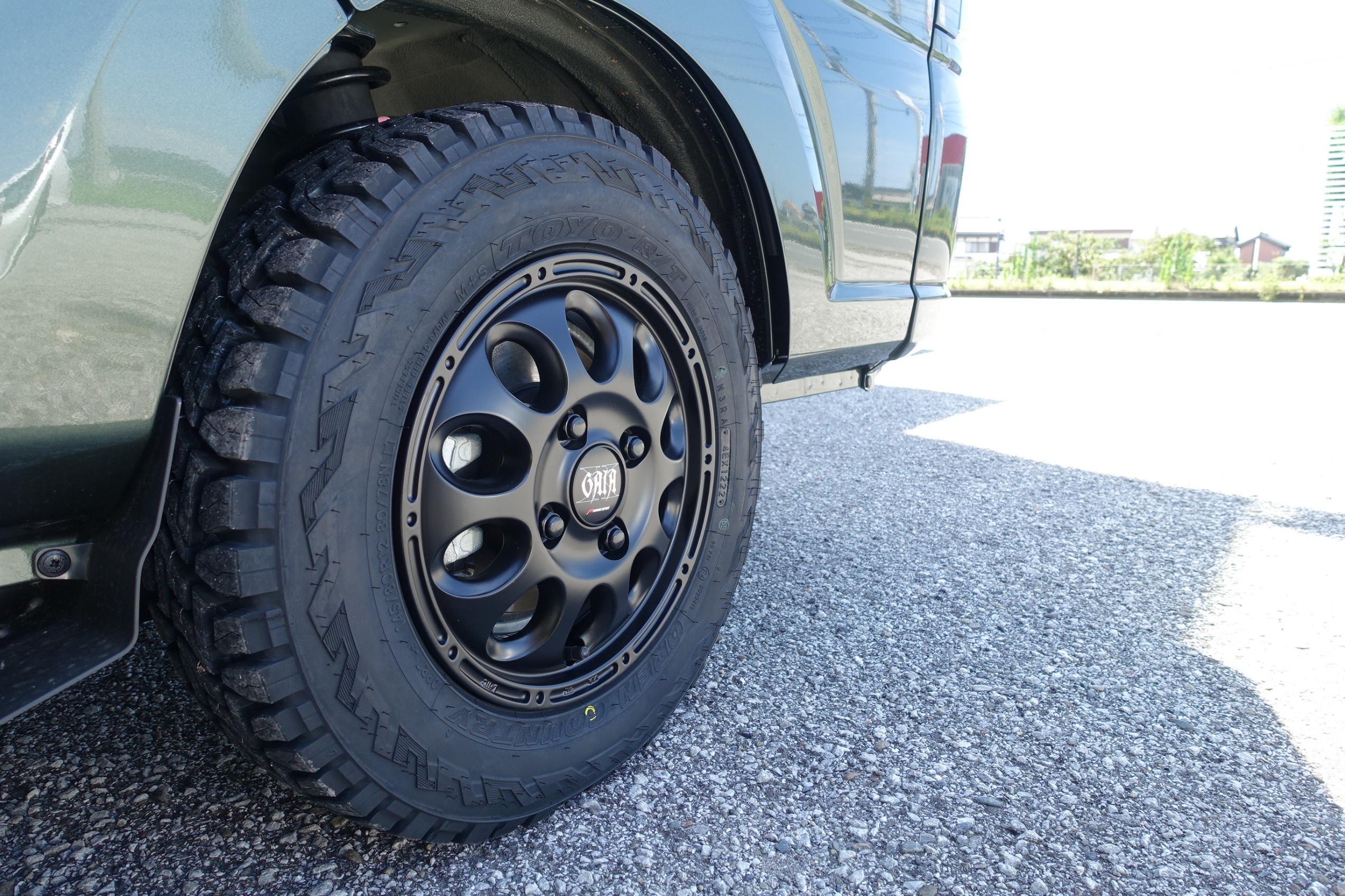 心震わせるキャリトラにするために“必須アイテム”を投入しました！スズキ キャリイトラック（DA16T）に「Pivot DUAL GAUGE ...