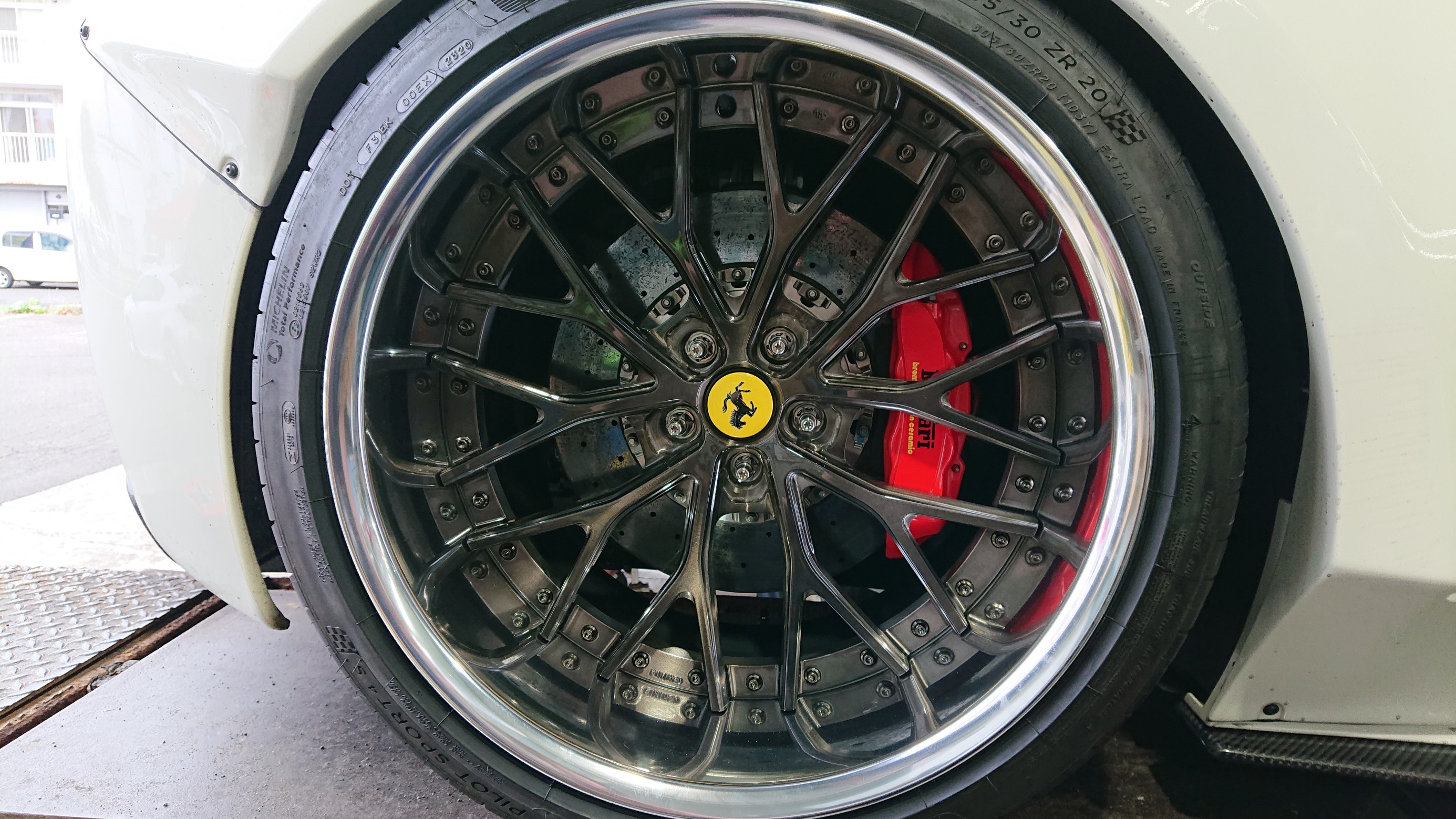 HYPER FORGED（ハイパーフォージド）HF-LMC & サンダーボルト ジャパン ClubSport Stud Conversion for Ferrari の取付け作業 ...