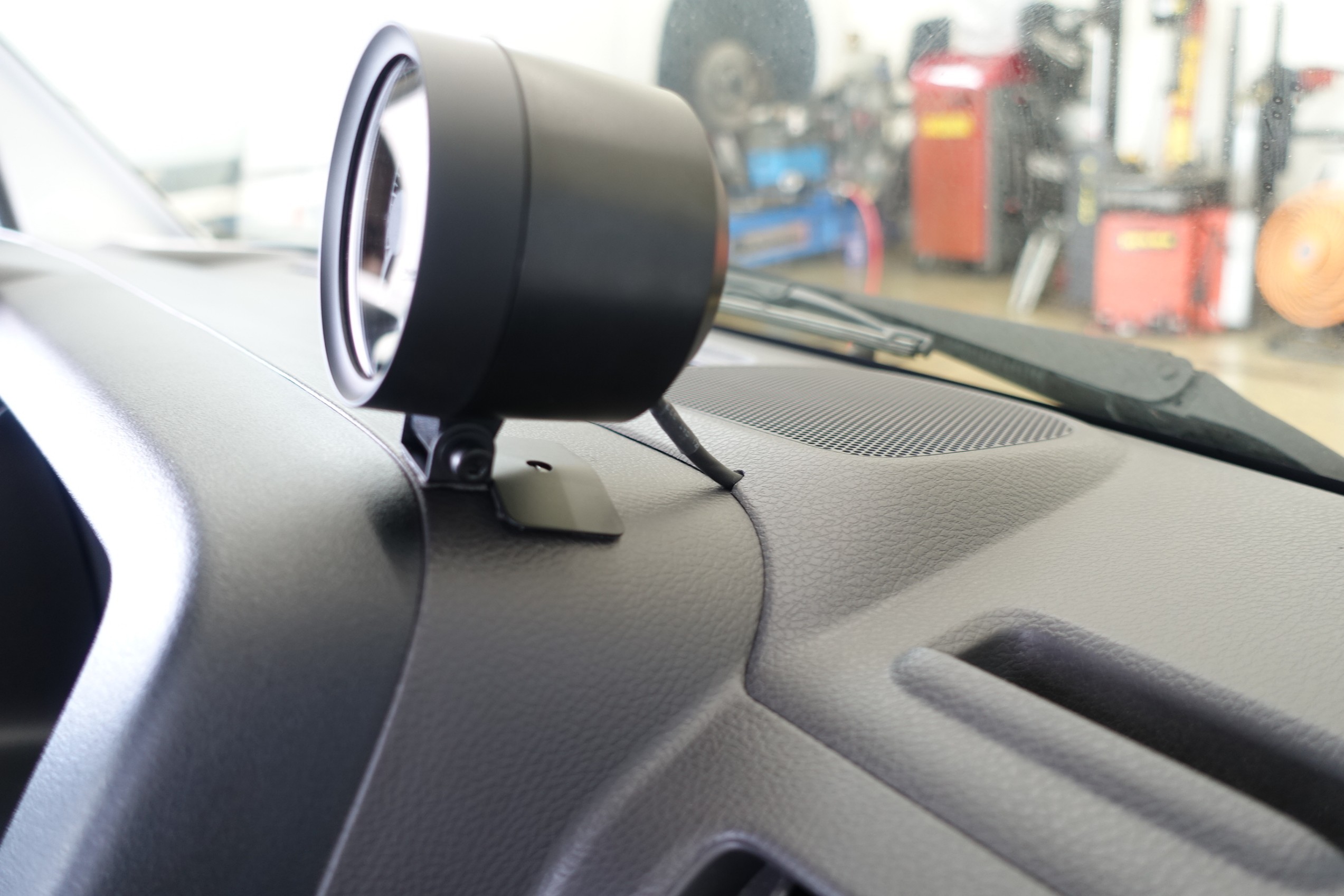 タコメーターの無い軽トラには、とっても便利な“デュアルメーター”がオススメですよ！ホンダ アクティトラック（HA9）に「pivot DUAL ...