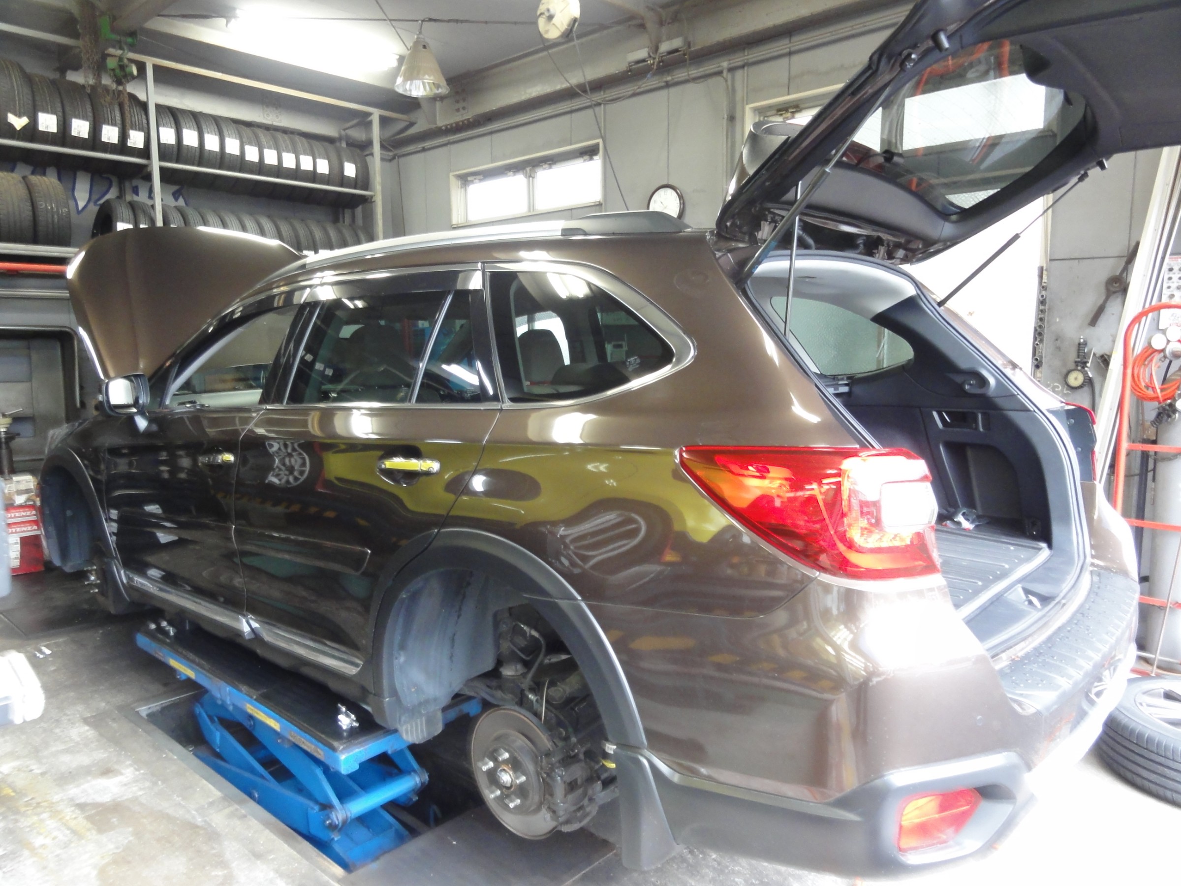 アウトバック（BS9）エナペタル製当店オリジナルショックアブソーバー＆ロケットクラフト製リフトアップキット装着。 | スバル アウトバック ...