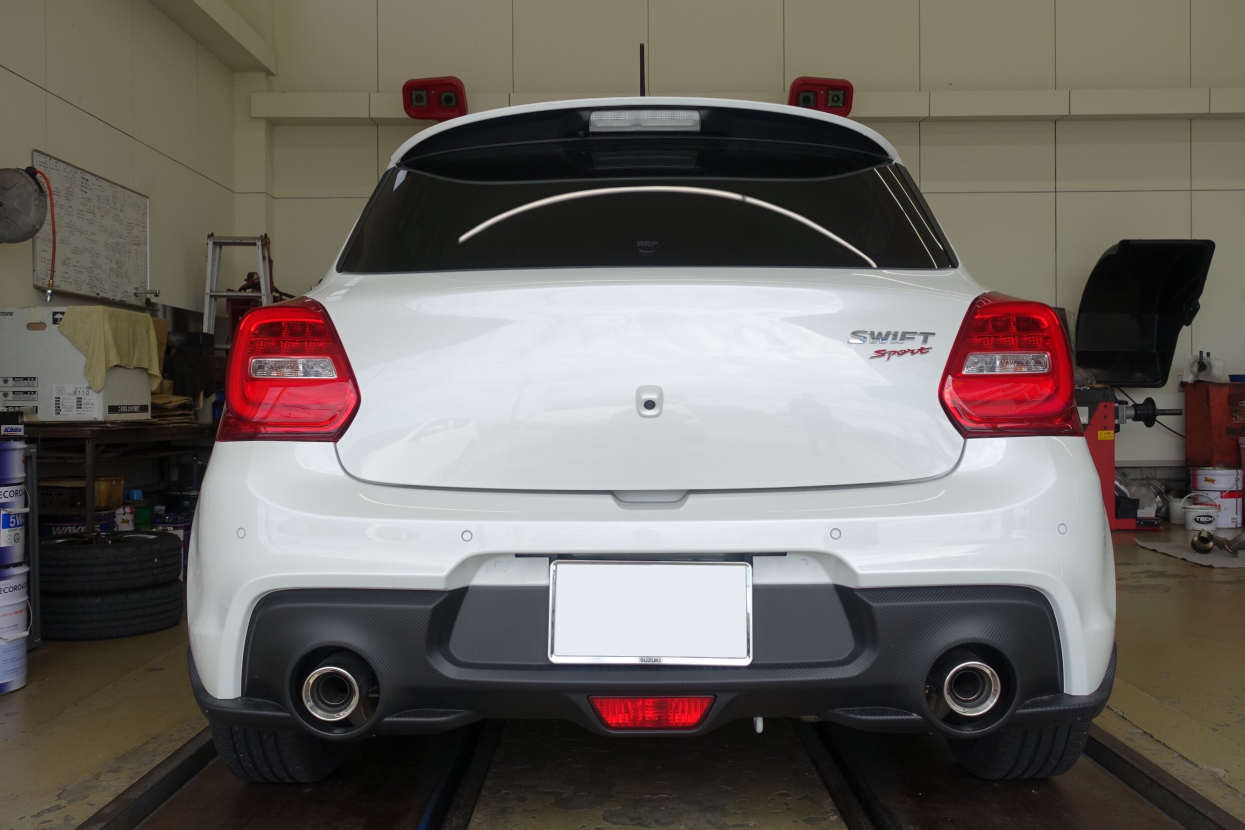 “美音”を奏でるスイスポオーナーが急増中です！スズキ スイフトスポーツ（ZC33S）に「モンスタースポーツ Sp-X デュアルストリートマフラー」の取り付け！ | スズキ スイフト スポーツ ...