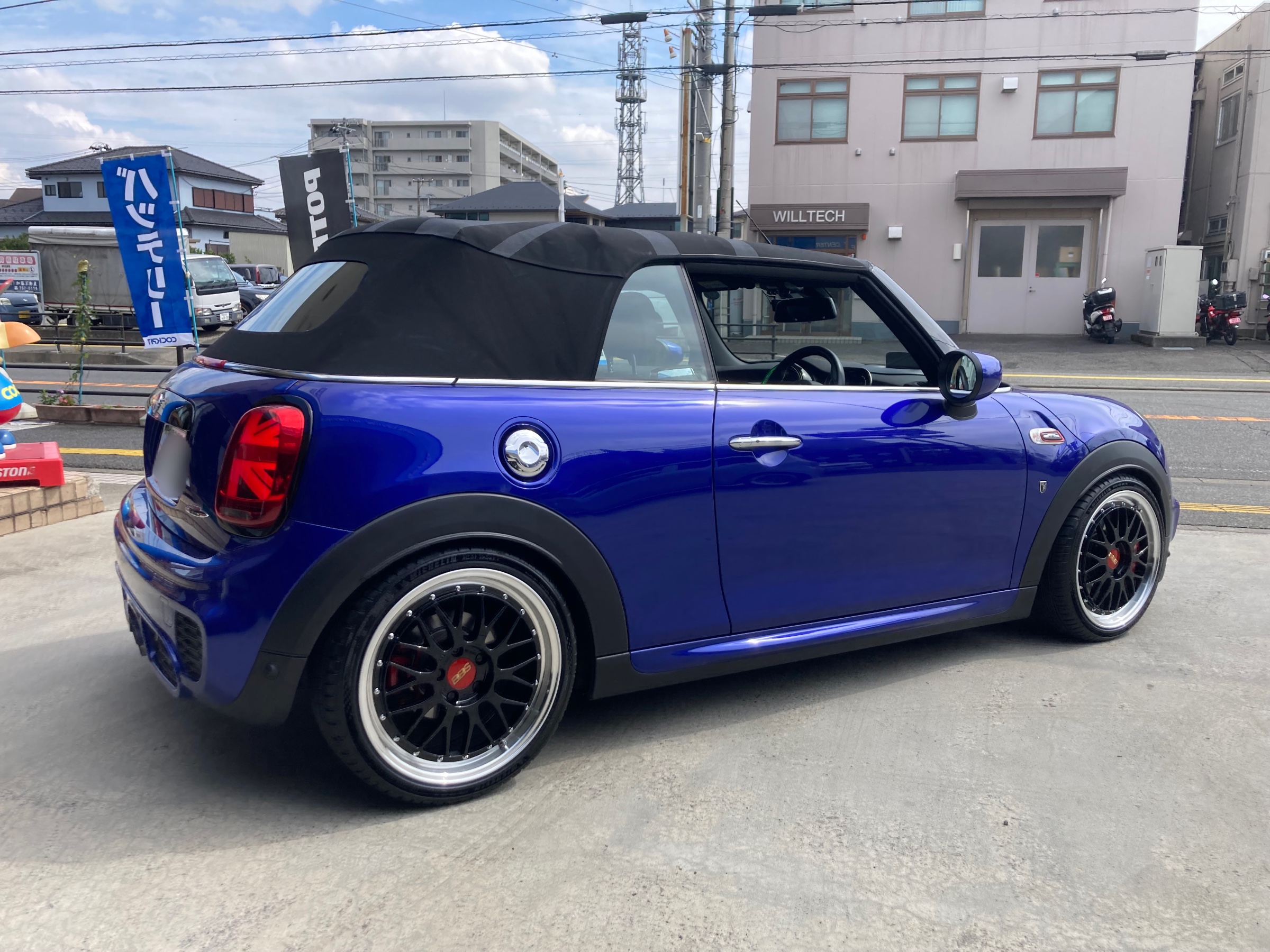 F57ミニにBBS | ミニ コンバーチブル | カスタマイズ日記 | コクピット 相模原 | 車のカスタマイズにかかわるスタッフより