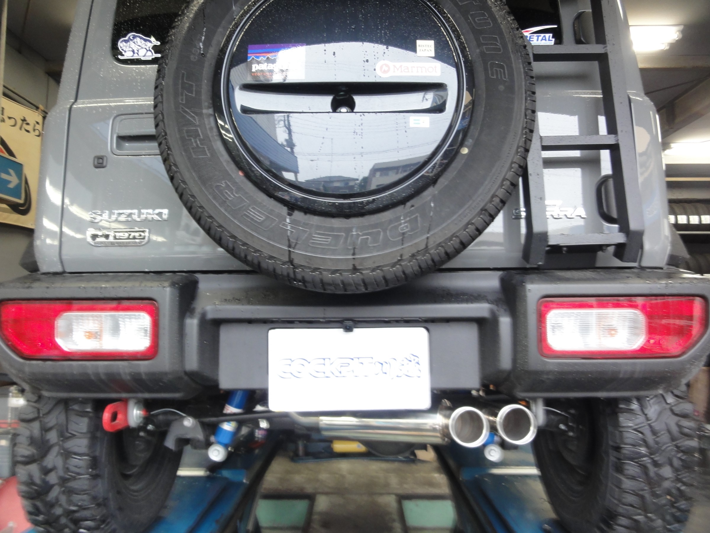 ジムニー シエラ（JB74W）5ZIGEN製スポーツマフラー「SP SPEC STREET（車検対応）」装着。 | スズキ ジムニーシエラ 吸・排気系 吸・排気系 > マフラー取付 | 作業 ...