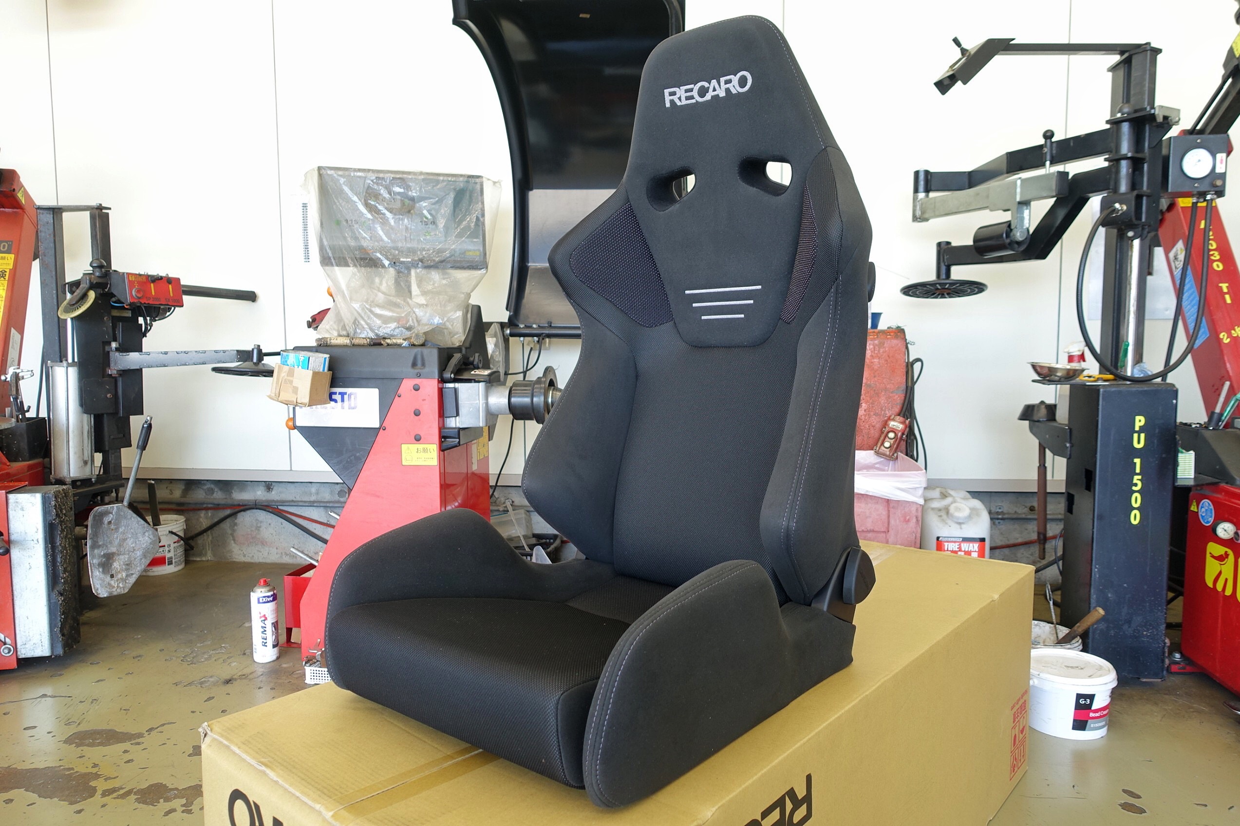 体を包み込む抜群のホールド性はスポーツカーだけの特権じゃないんですよ！スバル レガシィツーリングワゴン（BRG）に「RECARO SR-6 GK100S」の取り付け！ | スバル レガシィ ...