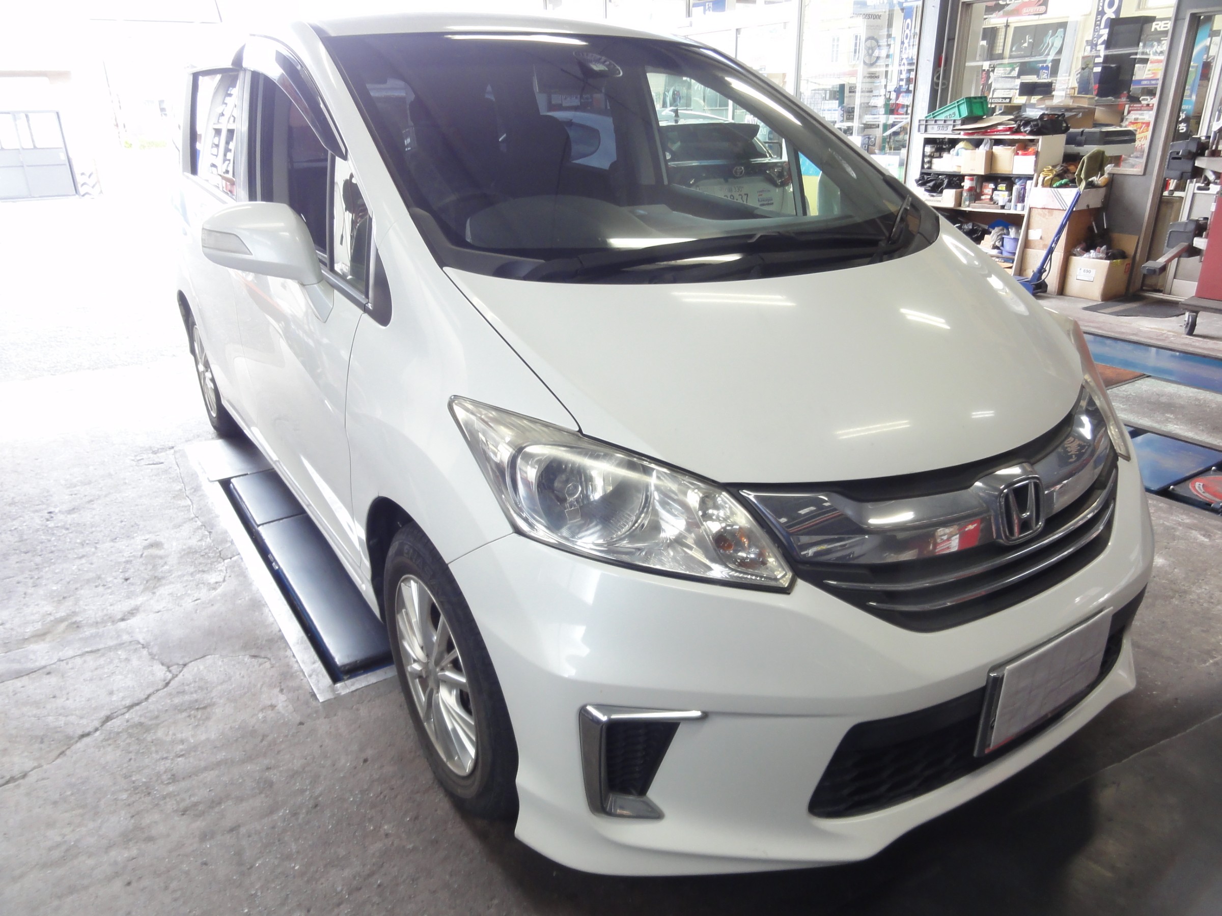 フリード（GB3）エンジンオイル＆オートマオイル（ATF）交換。 | ホンダ フリード メンテナンス（オイル・バッテリー他） メンテナンス（オイル・バッテリー他） > エンジンオイル交換 ...