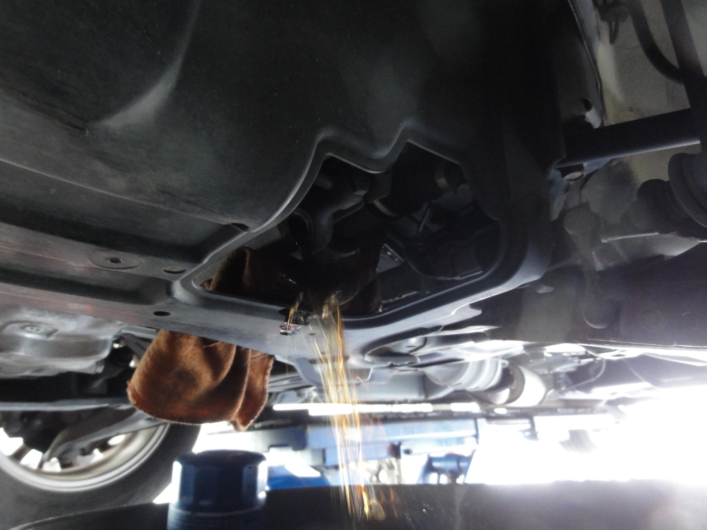 フリード（GB3）エンジンオイル＆オートマオイル（ATF）交換。 | ホンダ フリード メンテナンス（オイル・バッテリー他） メンテナンス（オイル・バッテリー他） > エンジンオイル交換 ...