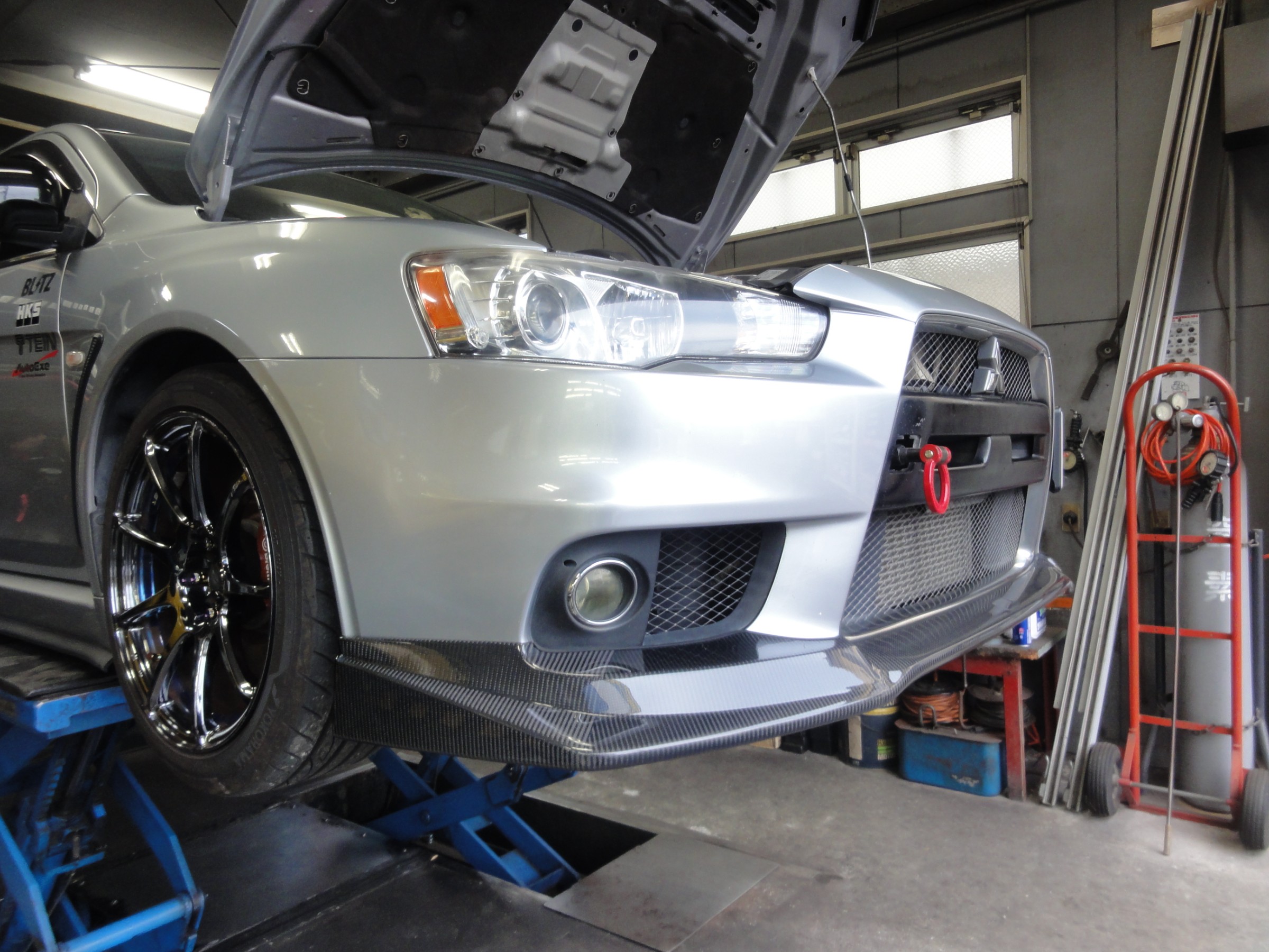 ランサーエボリューションX（CZ4A）バリス製フロントリップスポイラー（カーボン）装着。 | 三菱 ランサーエボリューションX エクステリア エクステリア > エアロパーツ塗装、取付 | 作業 ...