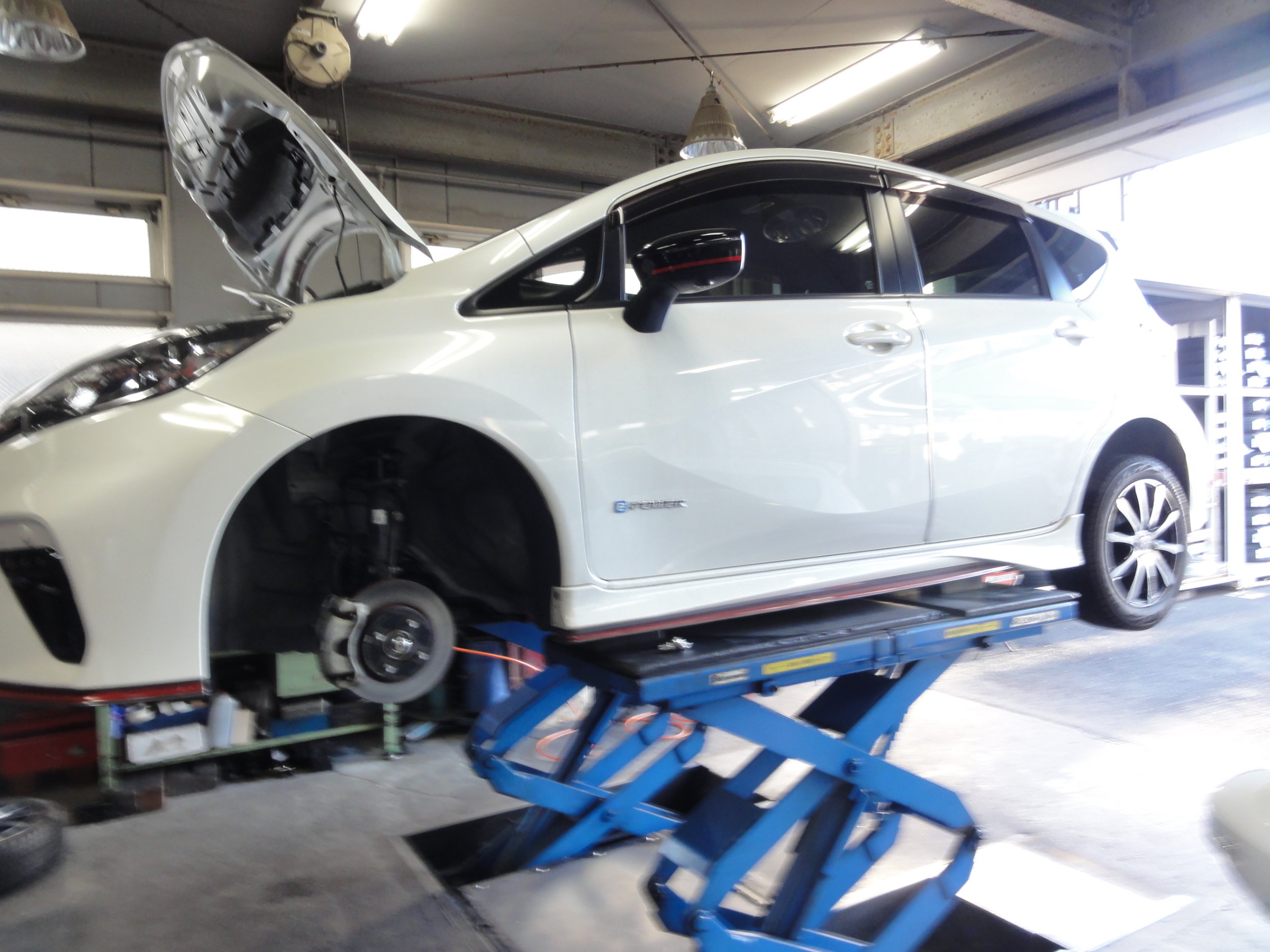 ノート e-POWER ニスモS（HE12）エンドレス製スポーツブレーキパッド「TypeｰR」装着（フロント）＆ブレーキフルード交換。 | 日産 ノートNISMO S 足まわり（サスペンション ...