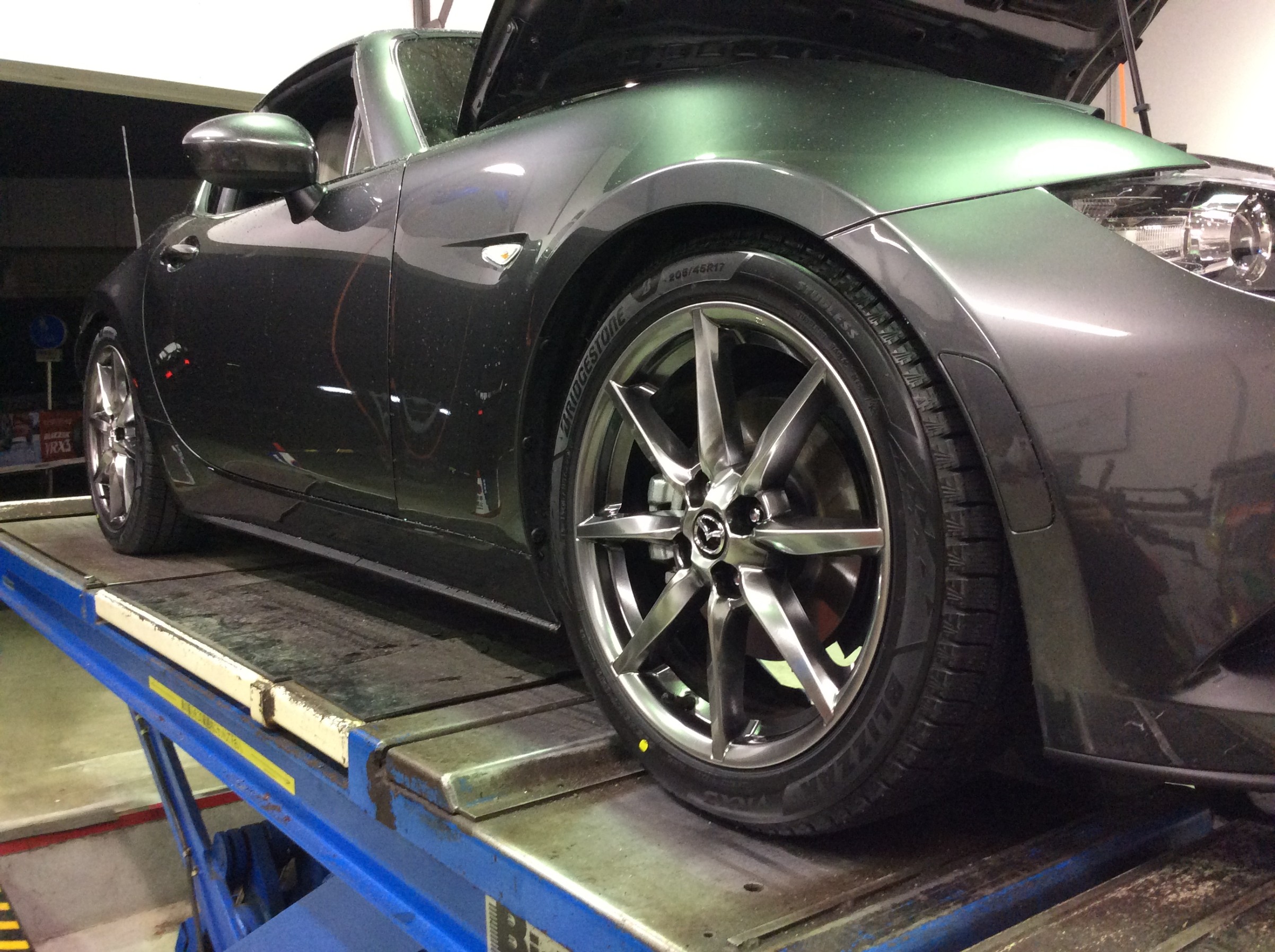 スタッドレスタイヤに交換します！ | スタッフ日記 | コクピット 名取 | 車のカスタマイズにかかわるスタッフより