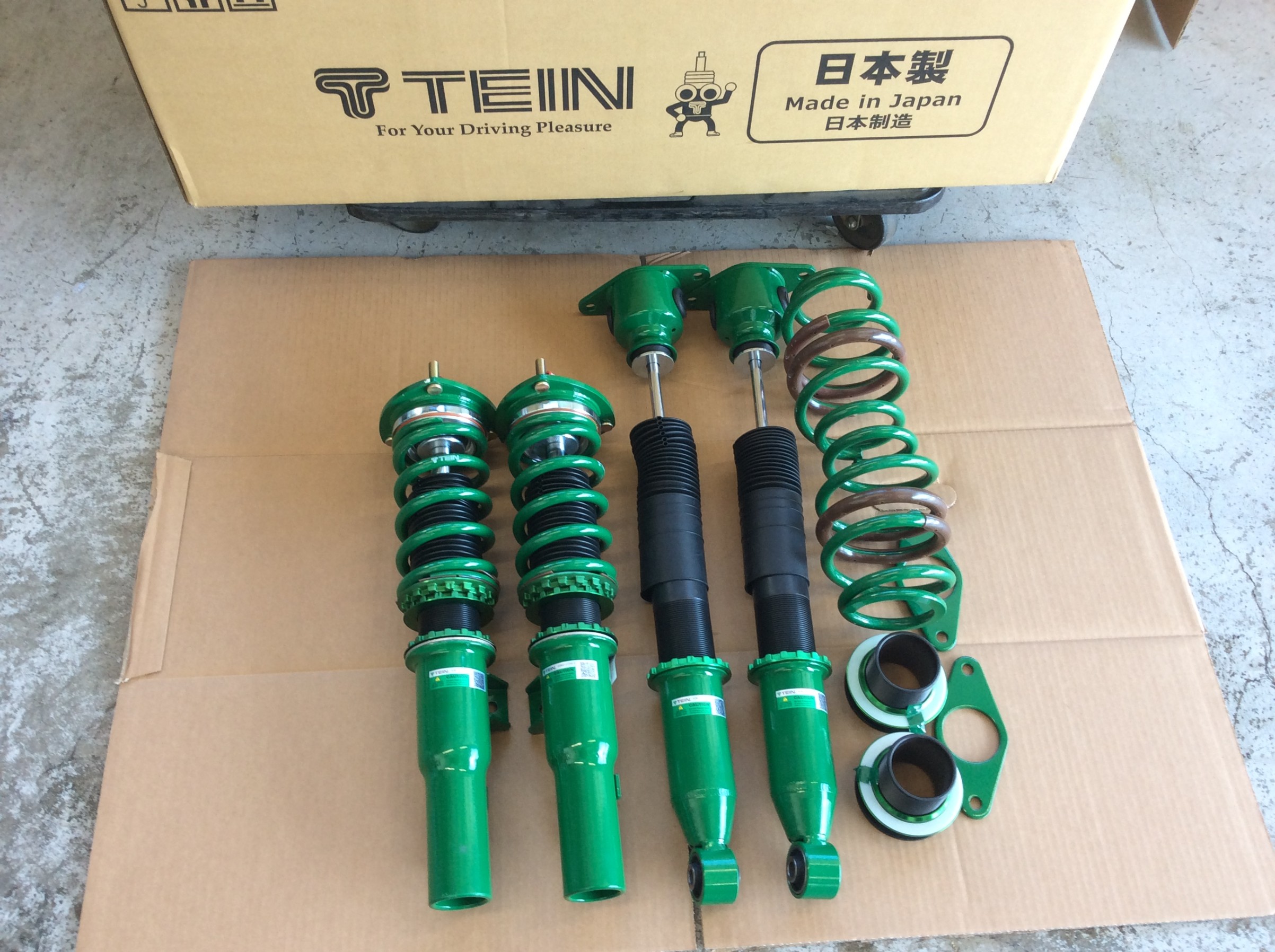 マツダ3 BPEP 車高調取り付けます！ | マツダ MAZDA3 足まわり（サスペンション・ブレーキ） | カスタマイズ別ショーケース | コクピット 名取 | お店の取付加工事例紹介