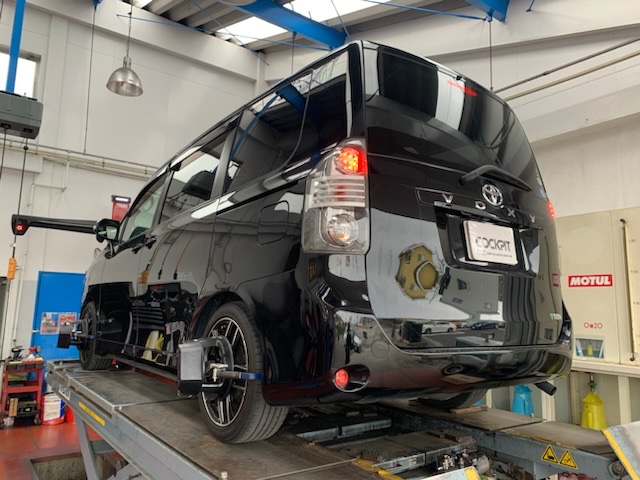 TOYOTA VOXY [ZRR70] 用品取付 TEIN FLEX Zサスペンションキット取付・4輪アライメント測定&調整 #トヨタ#ヴォクシー車高調取付 | トヨタ ヴォクシー 足まわり ...