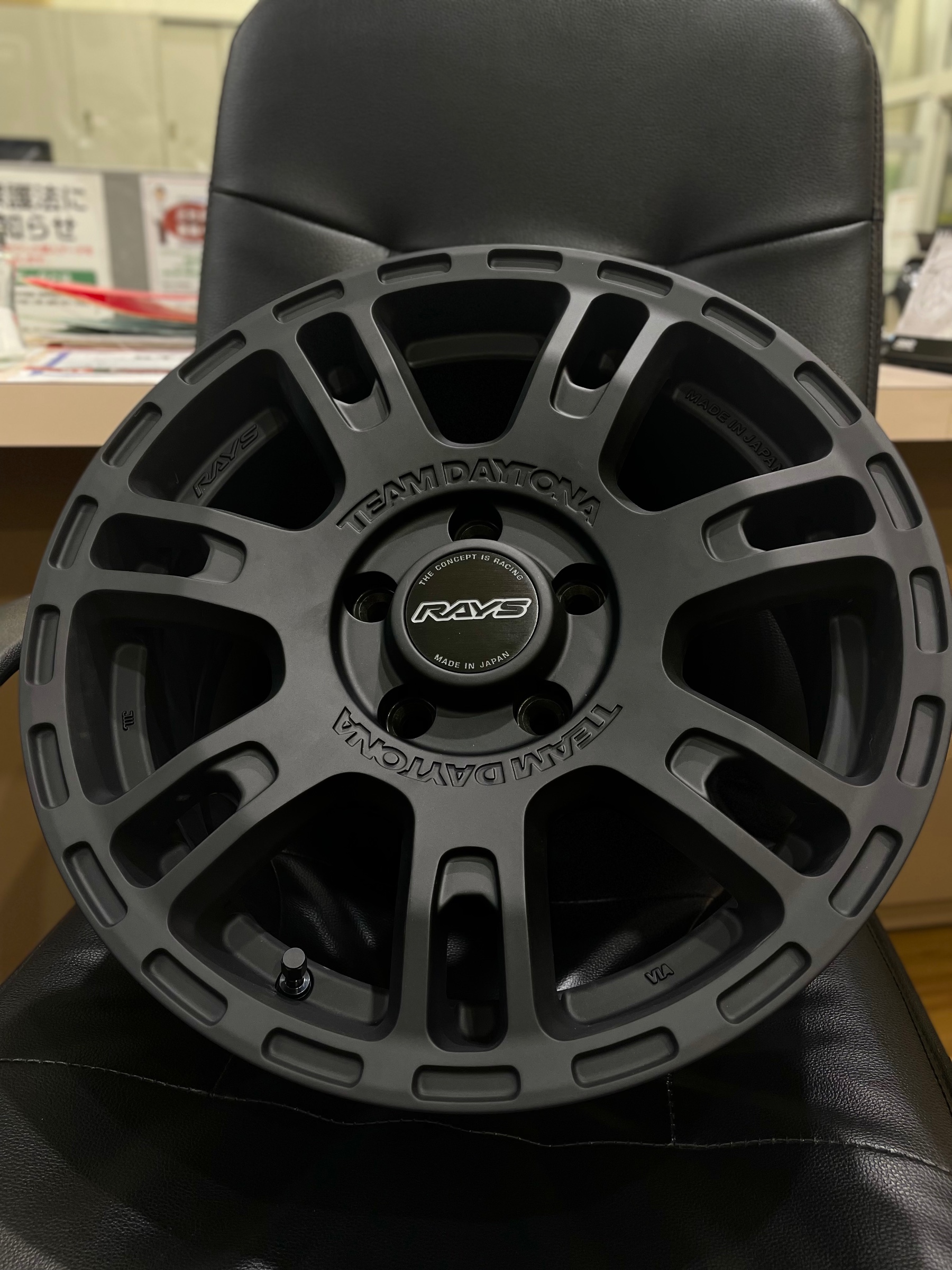 SUVをOFFに RAYS D207 | 今日の出来事 | コクピット 西部 | 車のカスタマイズにかかわるスタッフより