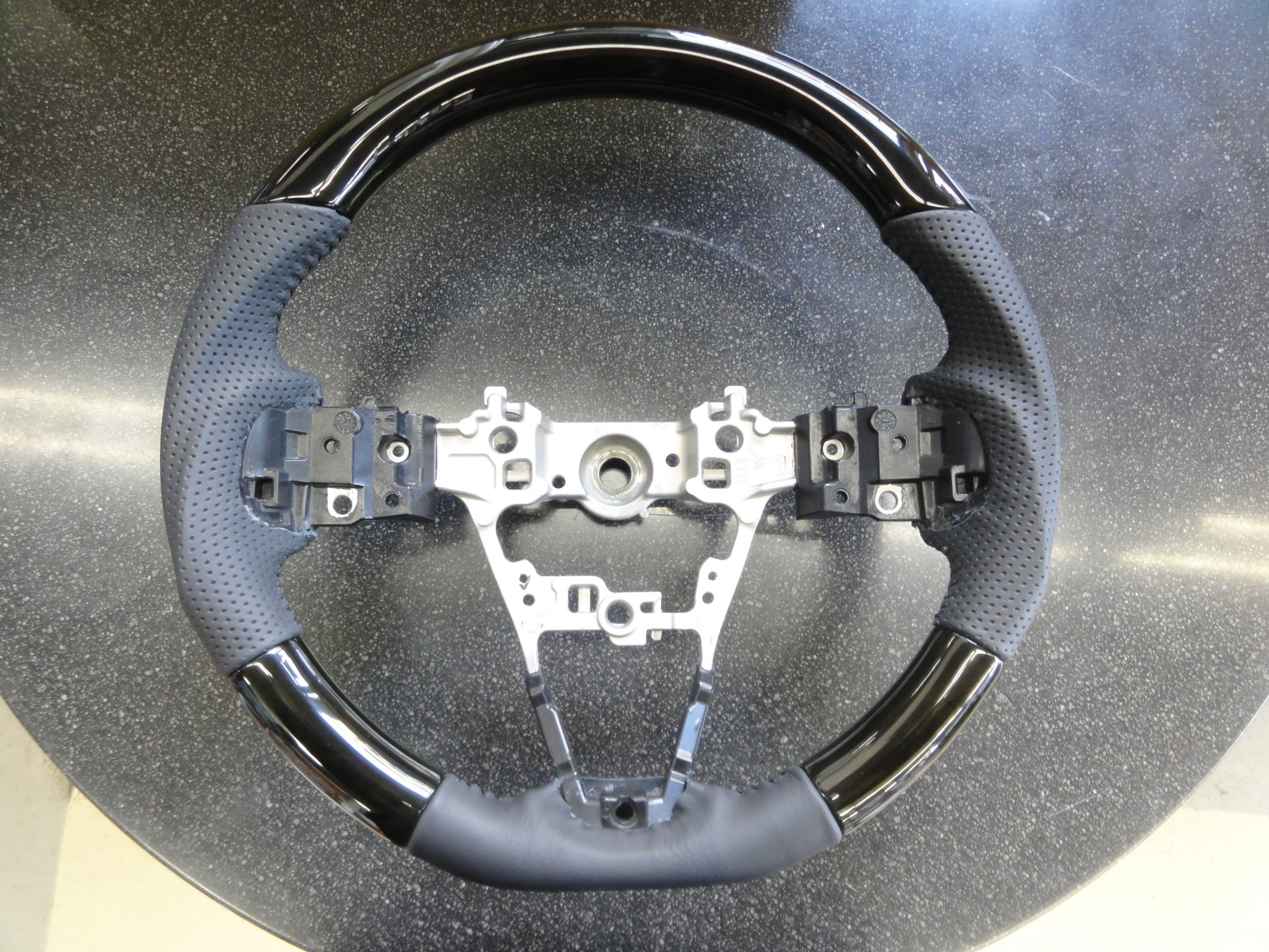 タント カスタム（LA650S）REAL製ステアリング装着＆アライメント作業。 | ダイハツ タントカスタム インテリア インテリア > ステアリング交換 | 作業日誌 | コクピット 川越 ...