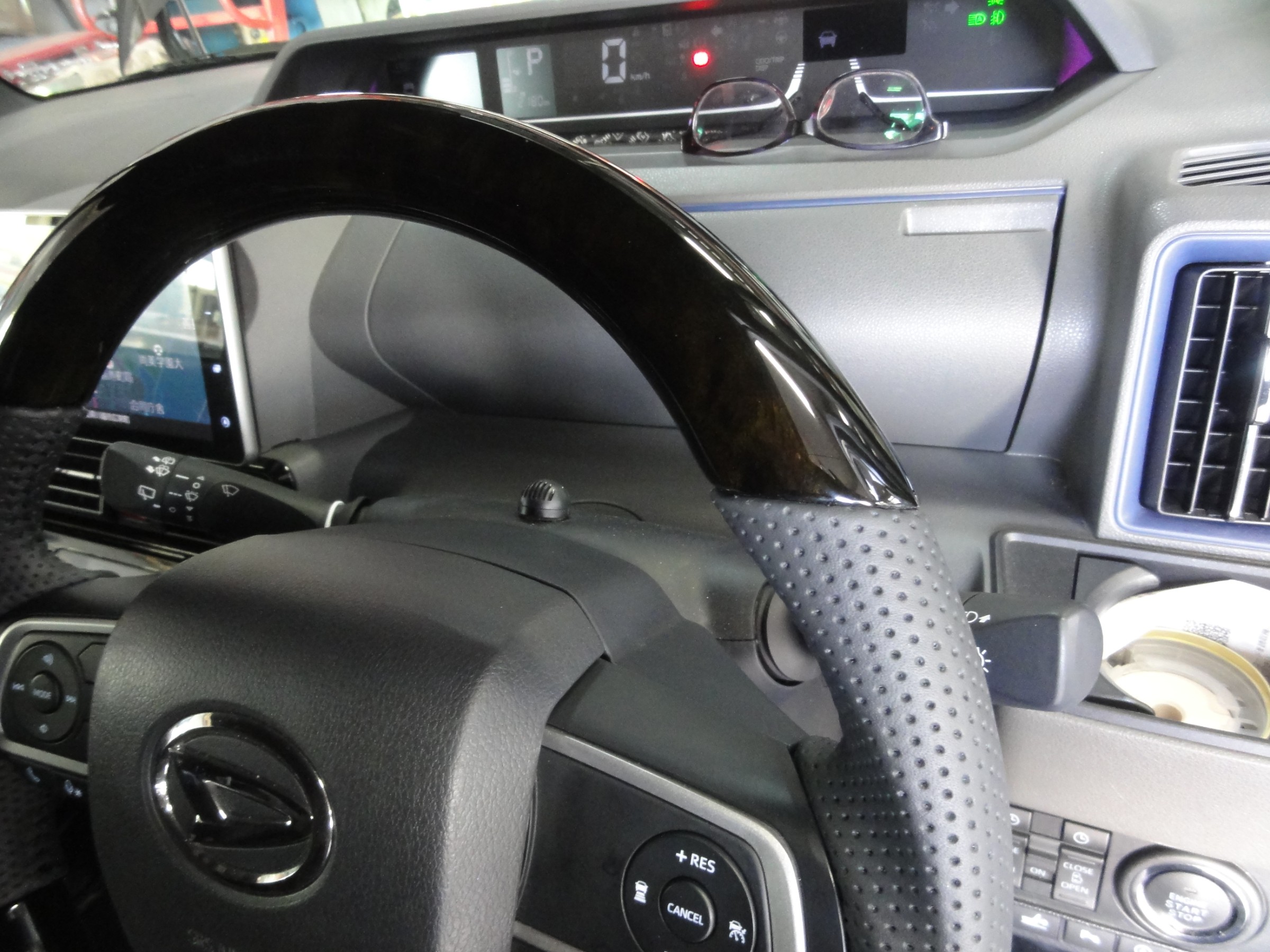 タント カスタム（LA650S）REAL製ステアリング装着＆アライメント作業。 | ダイハツ タントカスタム インテリア インテリア > ステアリング交換 | 作業日誌 | コクピット 川越 ...