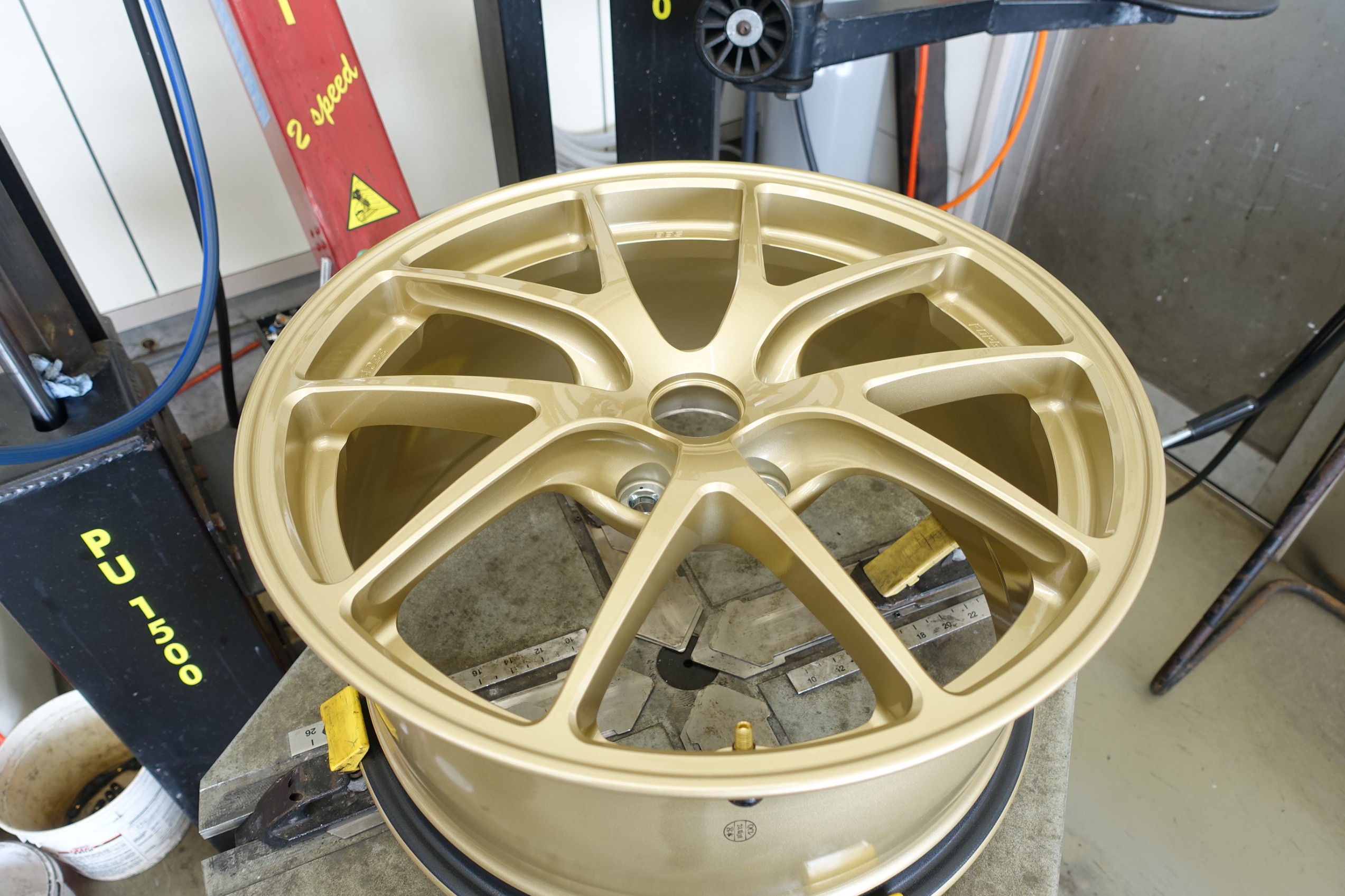 長く愛される定番の組み合わせには“選ばれる理由”があるんです！ スバル 新型レヴォーグ（VN5）に「BBS RI-A」の取り付け！ | スバル レヴォーグ | 店長アサコのブログ ...