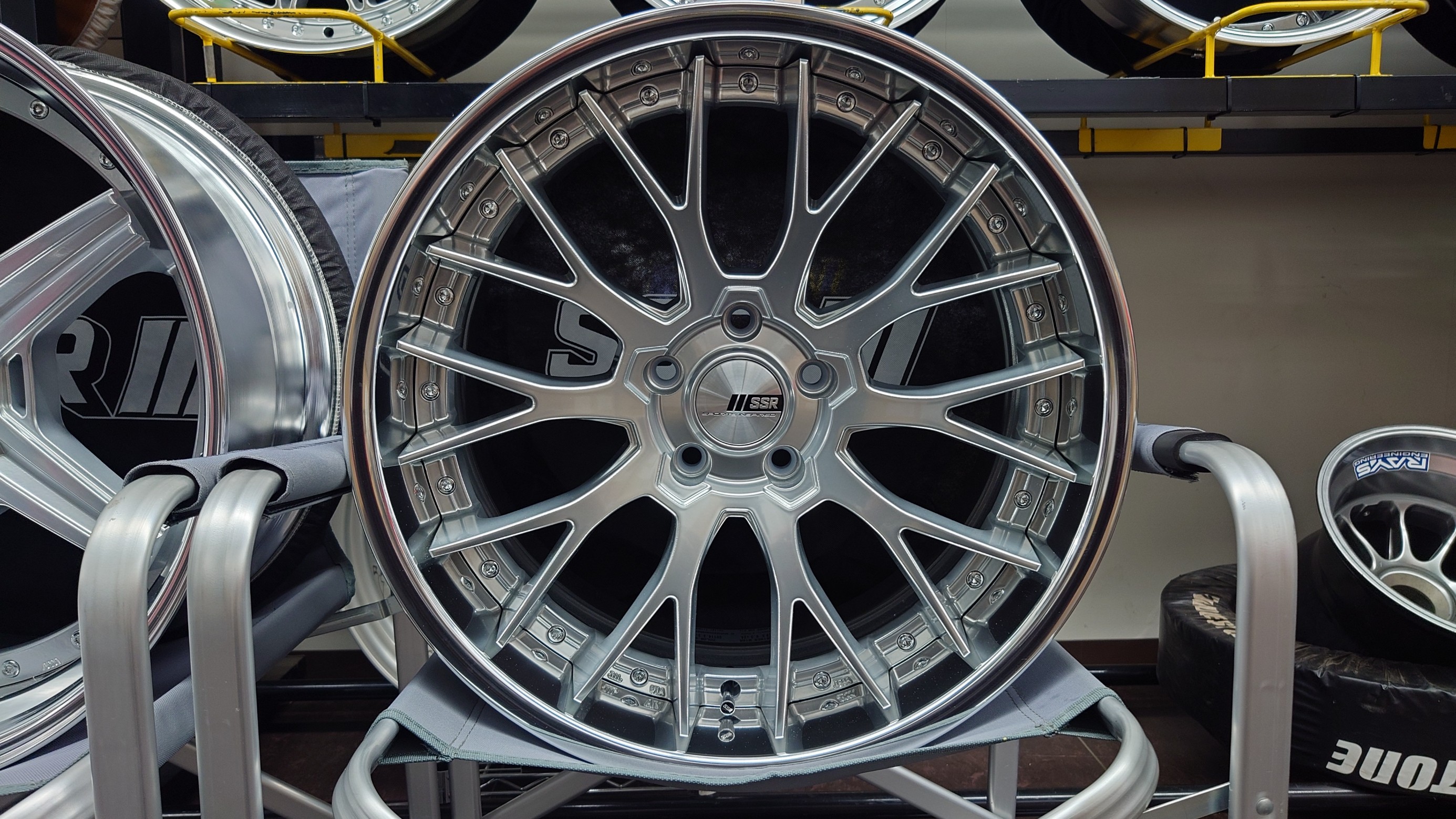 北海道初 !!「SSR」の2023年 新商品 !!「REINER M10R」&「EXECUTOR RC06S」絶賛展示中です♪ 2023年4月9日まで | ホイール タイヤ > タイヤ ...