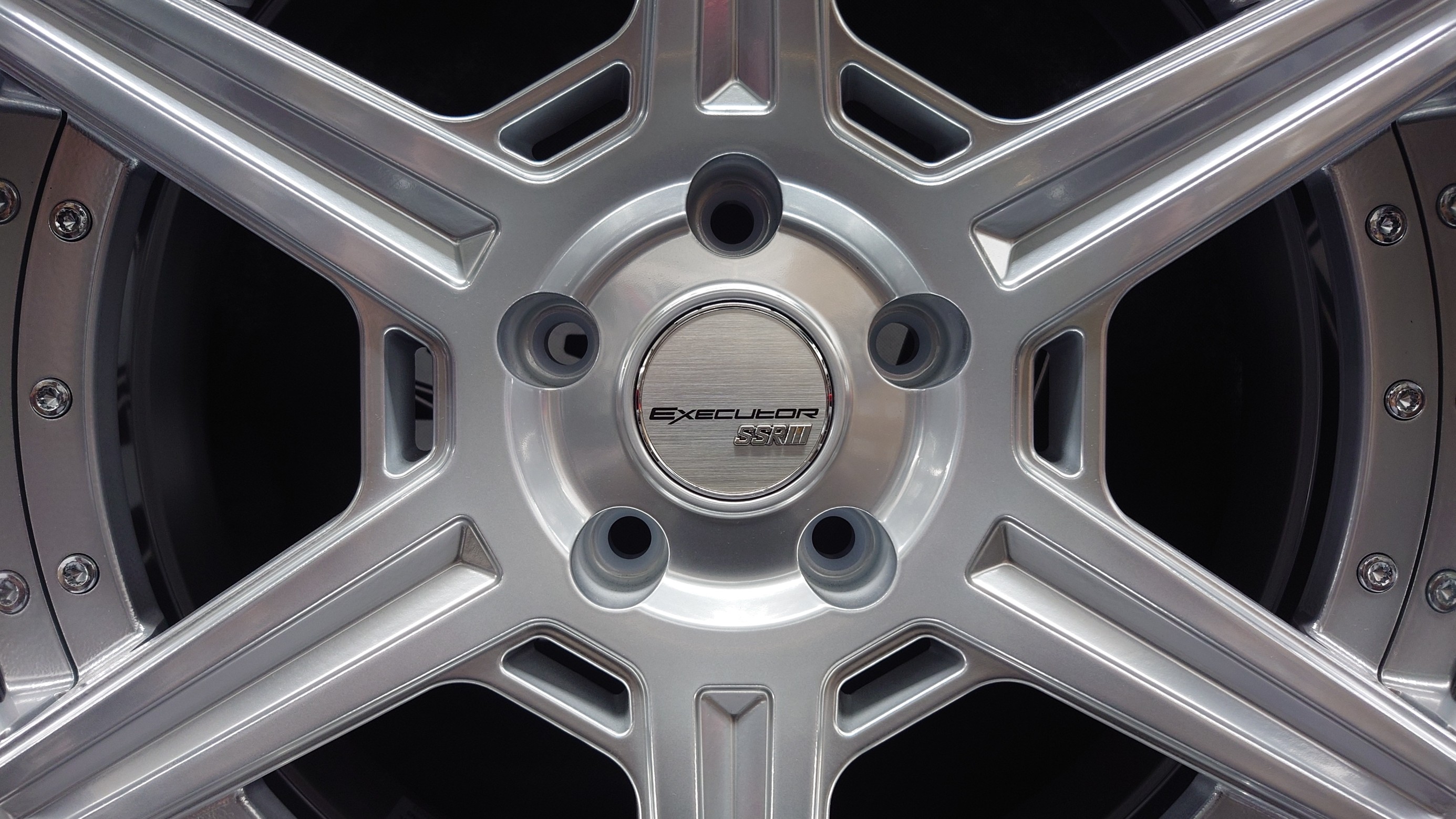 北海道初 !!「SSR」の2023年 新商品 !!「REINER M10R」&「EXECUTOR RC06S」絶賛展示中です♪ 2023年4月9日まで | ホイール タイヤ > タイヤ ...