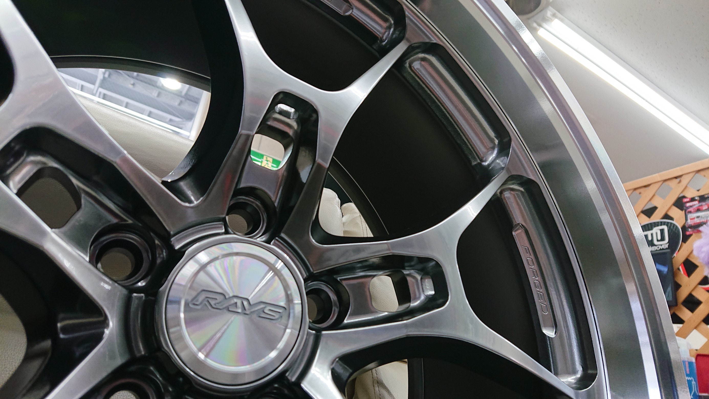 RAYS（レイズ）の新作 ボルクレーシング「G025LC」＆「TE37XTR」 が 早速「顔見せ」に来てくれました。 | レクサス RC-F ホイール タイヤ > タイヤ・ホイール交換 ...