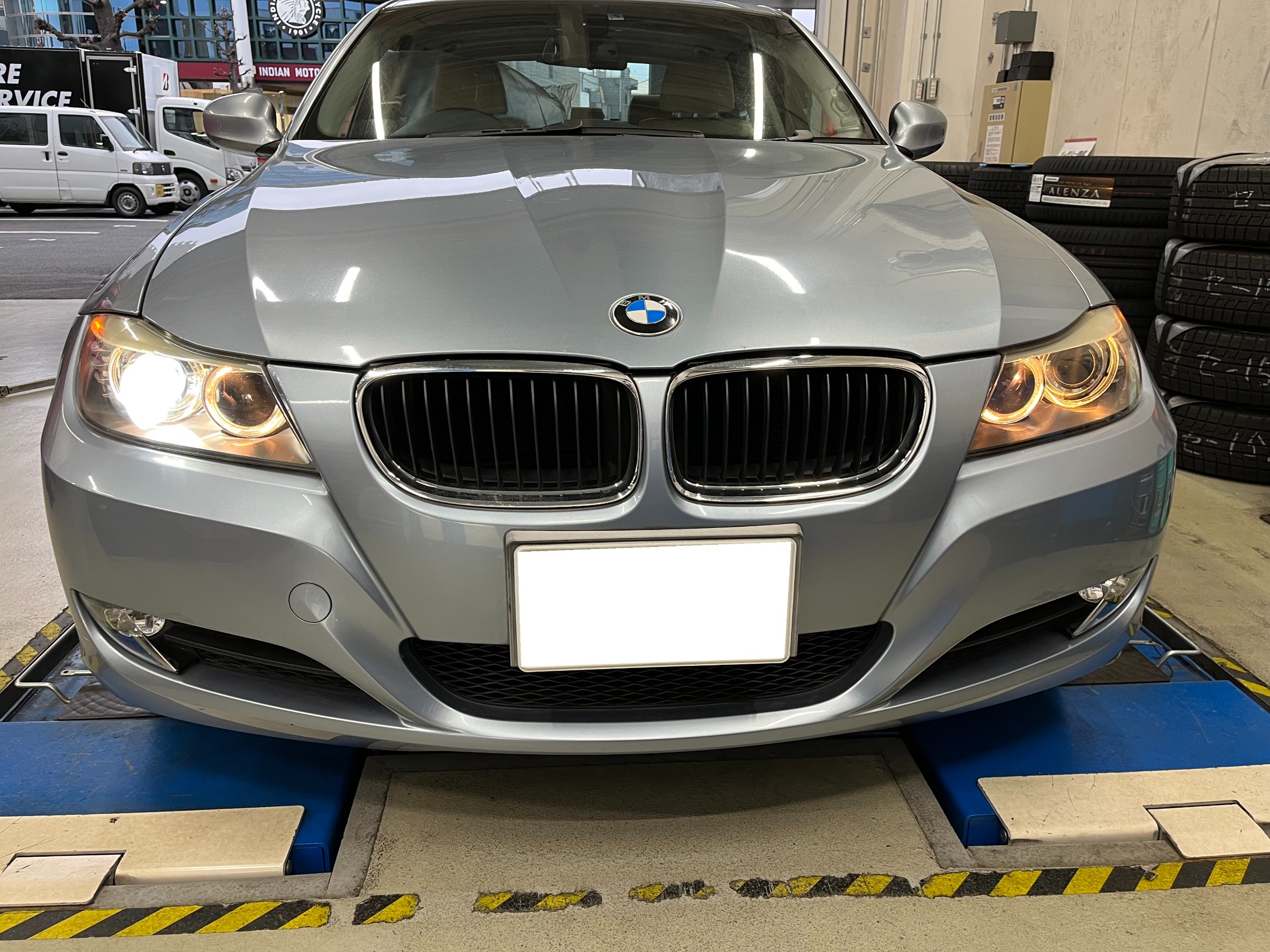 E90 LCI…ヘッドライトバルブ交換。 | 取り付け事例 | コクピット21世田谷 | お店の取付加工事例紹介