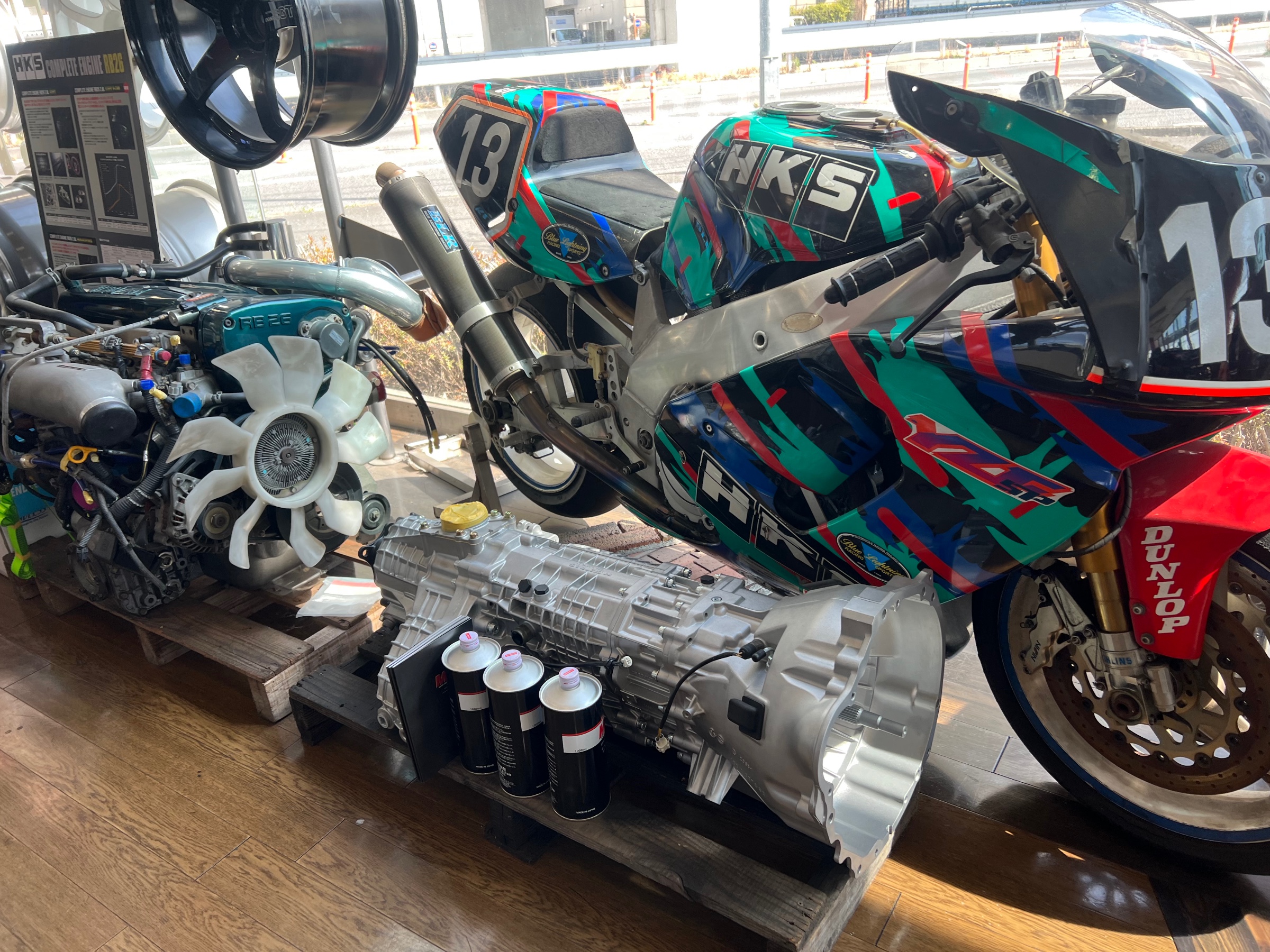 HKSファンの憧れ！？聖地！？ そんな HKSのフラッグシップショップ『 HKS Technical Factory 』へ見学に行って参りました(・ω