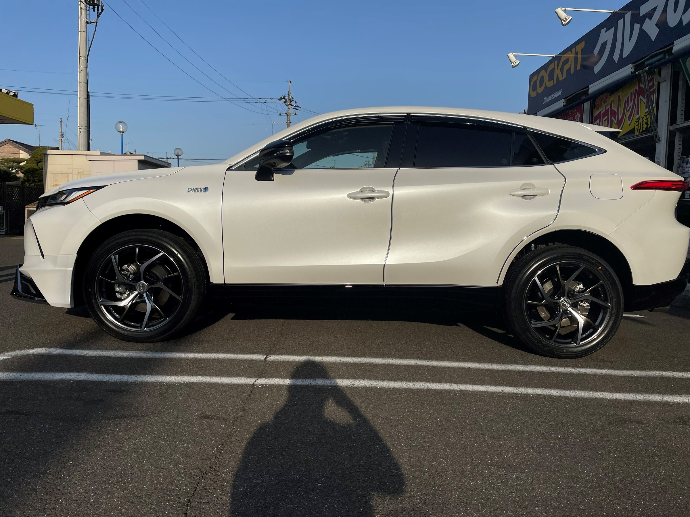 8系 ハリアーPHEV RAYS VMF装着 | 今日の出来事 | コクピット 西部 | 車のカスタマイズにかかわるスタッフより