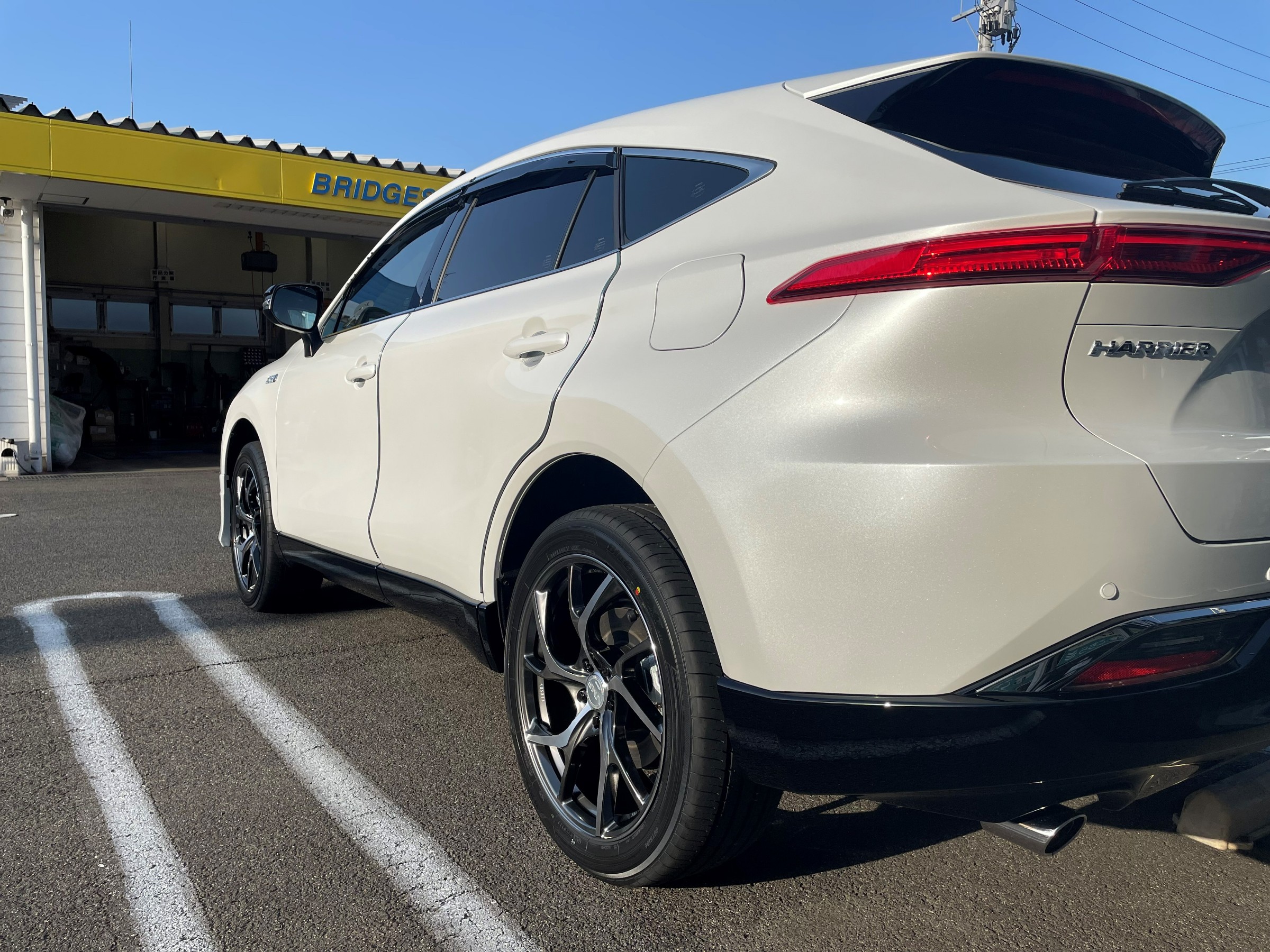 8系 ハリアーPHEV RAYS VMF装着 | 今日の出来事 | コクピット 西部 | 車のカスタマイズにかかわるスタッフより