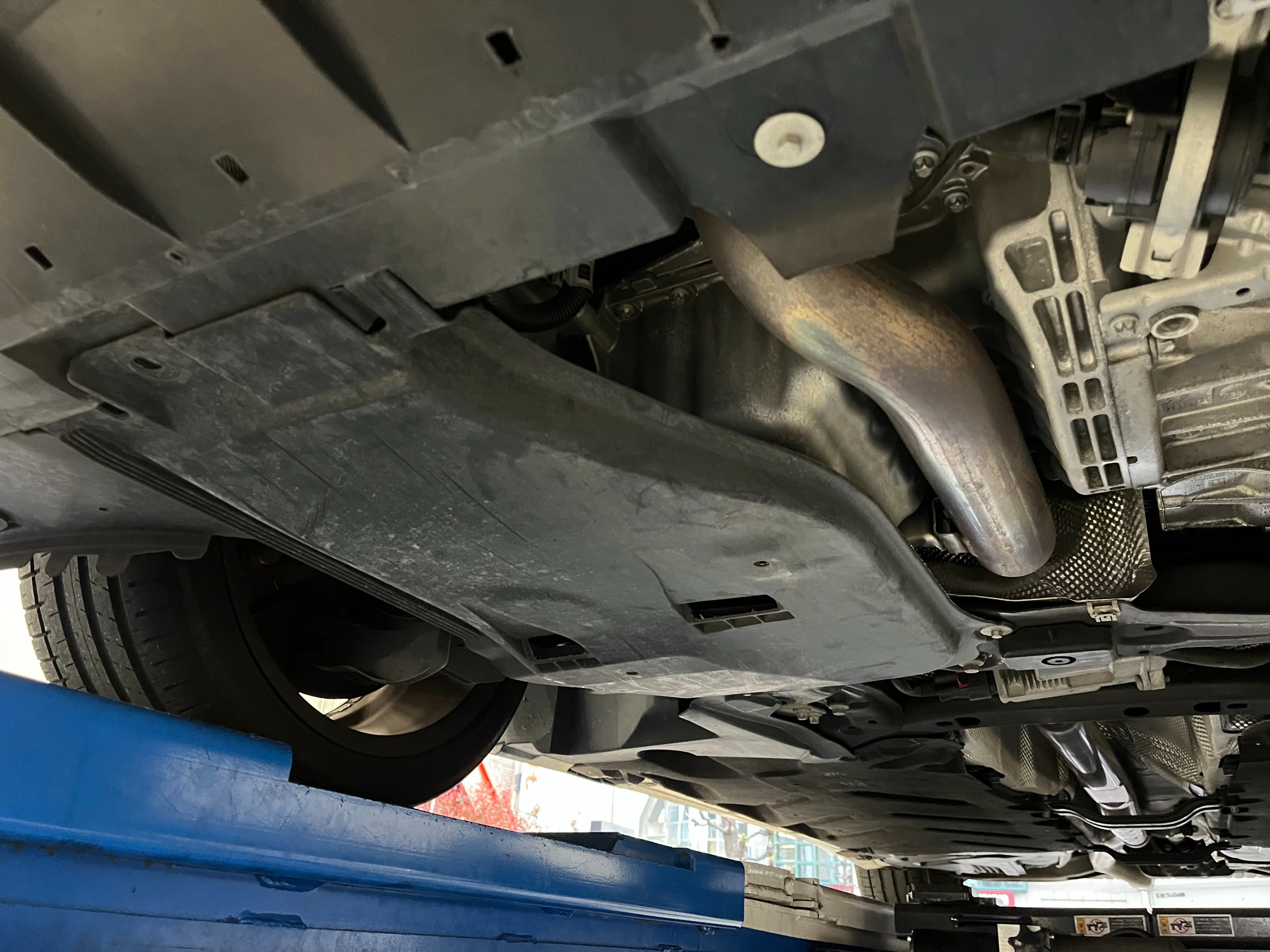 CLA（X117）…オイル交換。 | スタッフ日記 | コクピット21世田谷 | 車のカスタマイズにかかわるスタッフより