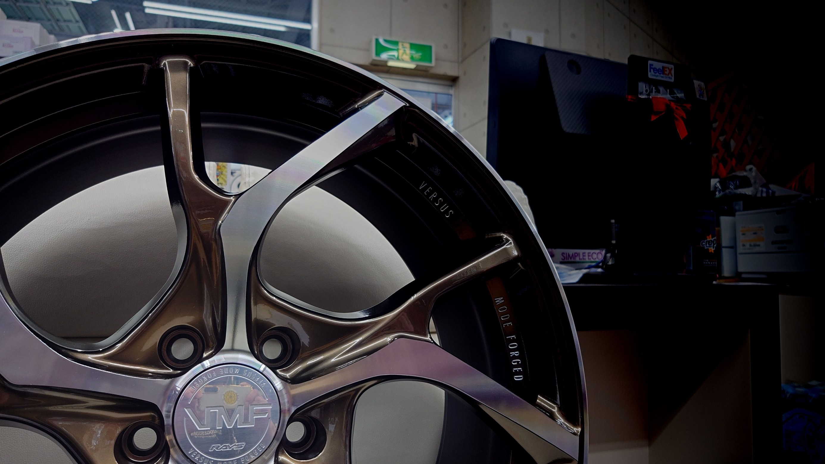 RAYS（レイズ）の「リミテッドモデル」で新色の「VMF C-01」が 早速「顔見せ」に来てくれました。 | ホイール タイヤ > タイヤ・ホイール交換 | Feel Book | スタイル ...