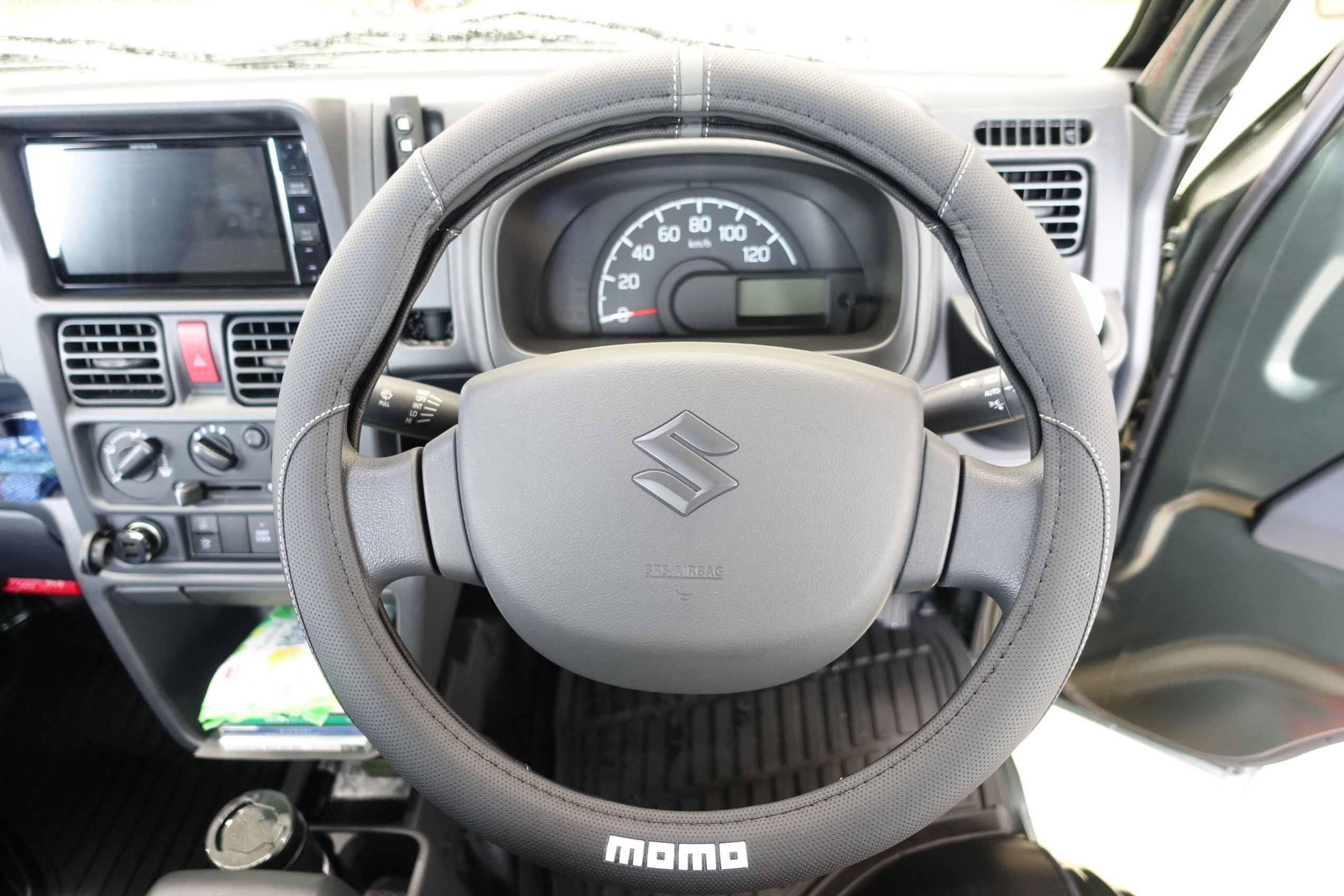 心震わせるキャリトラにするために“必須アイテム”を投入しました！スズキ キャリイトラック（DA16T）に「Pivot DUAL GAUGE ...