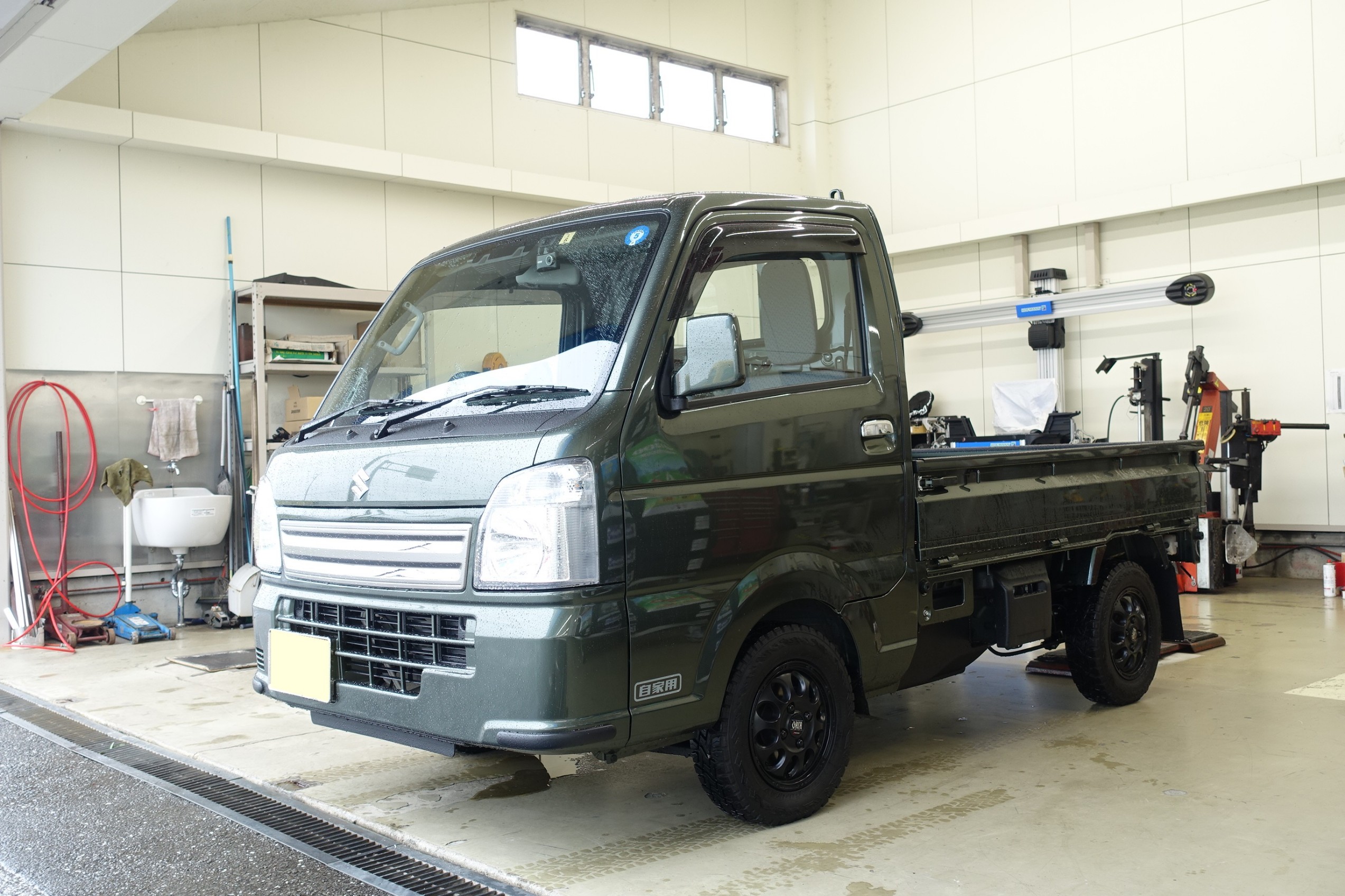 心震わせるキャリトラにするために“必須アイテム”を投入しました！スズキ キャリイトラック（DA16T）に「Pivot DUAL GAUGE ...