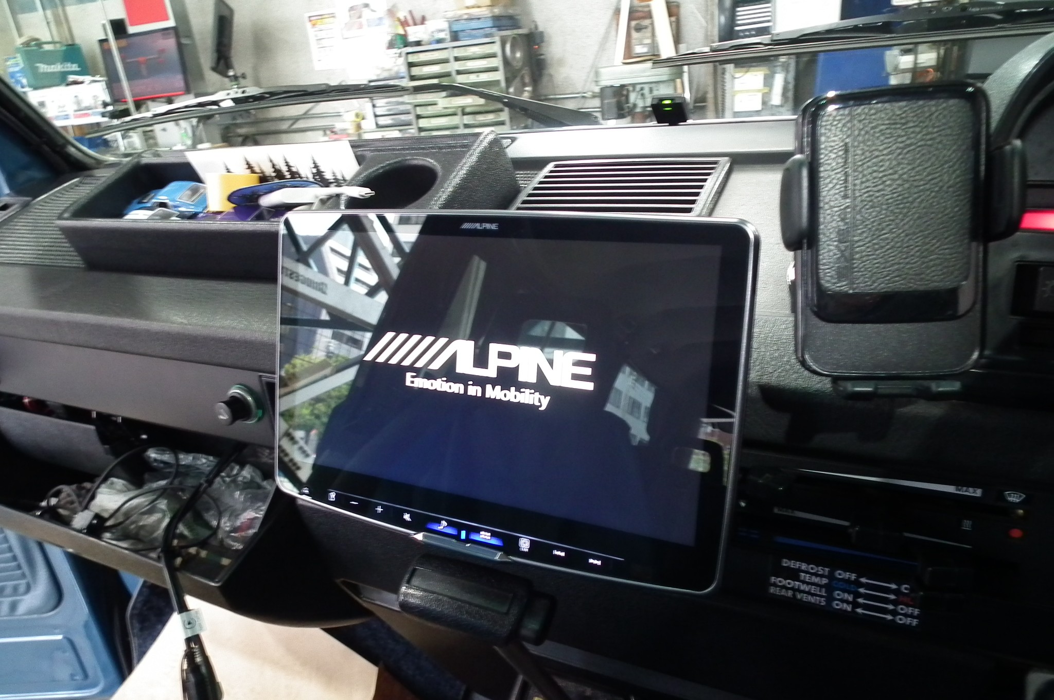 VW ヴァナゴン ディスプレイオーディオお取り付けのご紹介 アルパイン DAF11Z 11型 ディスプレイオーディオ フローティングビッグ DA | フォルクスワーゲン AV・カーナビ ...