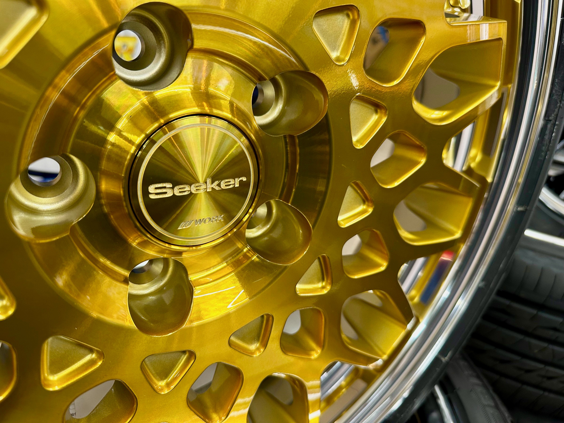 WORK Seeker CX | オーナーズカーインデックス | カスタマイズカー紹介 | コクピット 白樺 | お客さまの車高調、ドレスアップ、カスタマイズなど加工取付事例車両の紹介