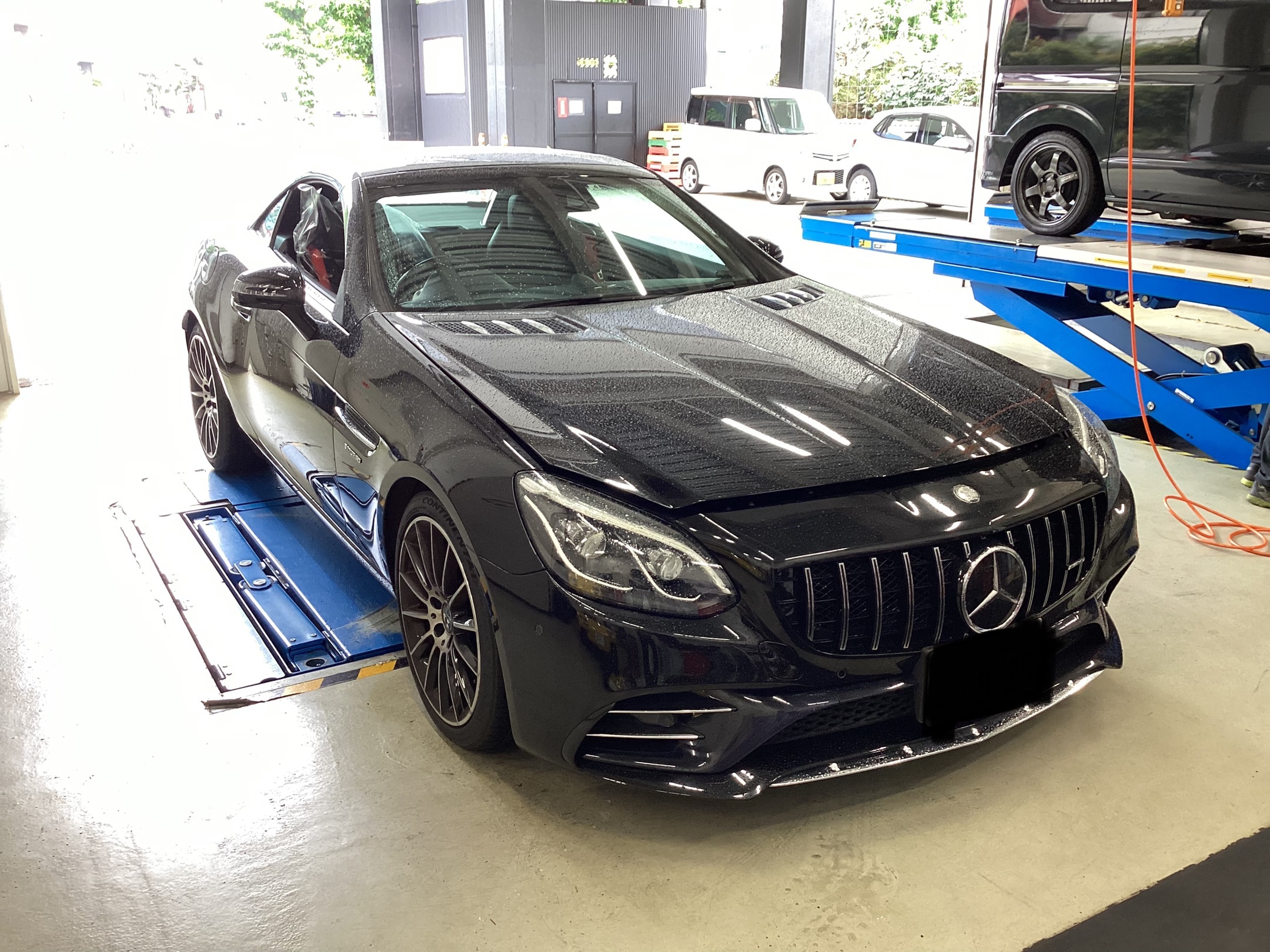 Mercedes-AMG SLC43 オイル交換 | 取り付け事例 | コクピット21世田谷 | お店の取付加工事例紹介