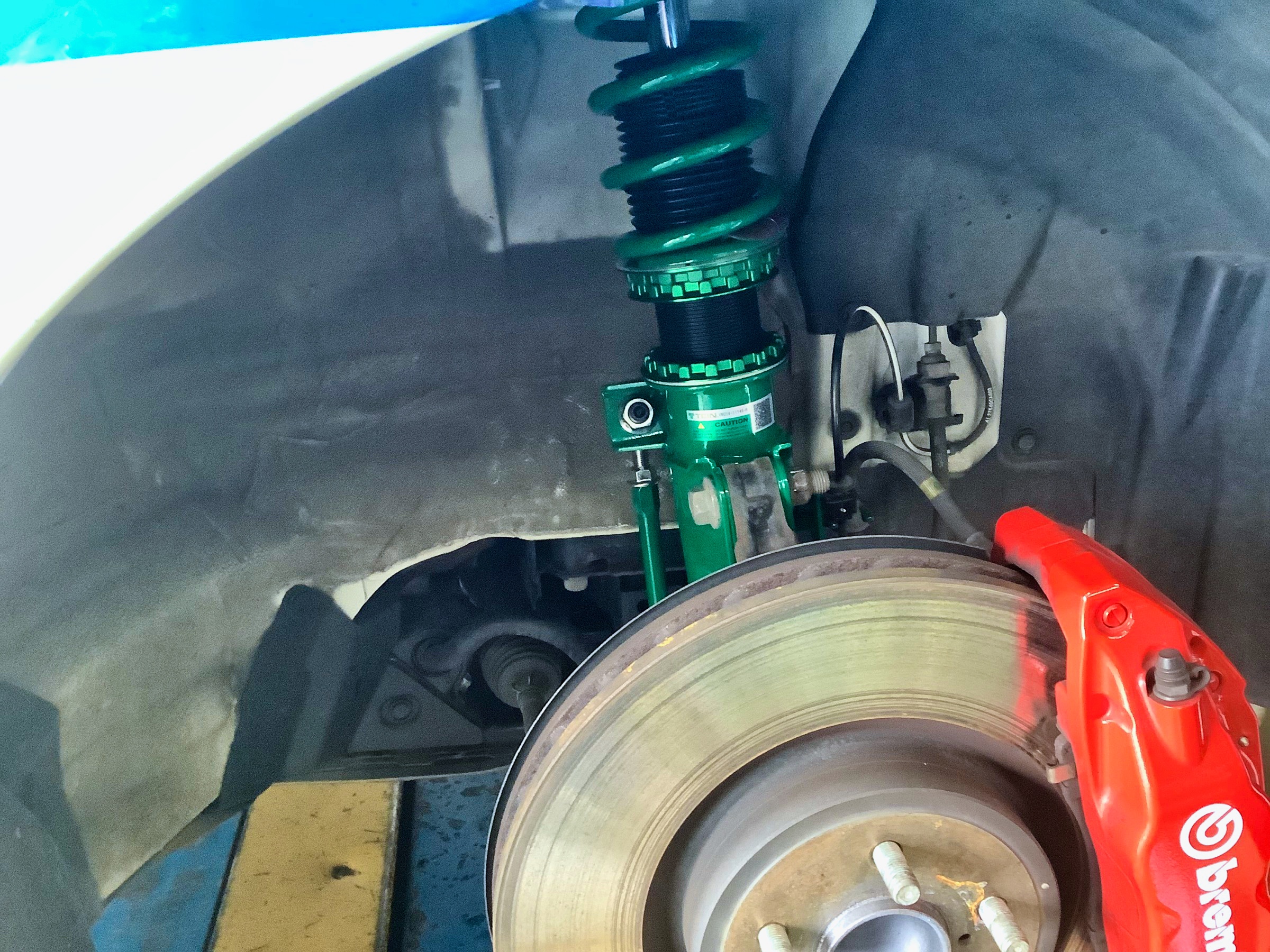 一目惚れのホイールカラー | オーナーズカーインデックス | カスタマイズカー紹介 | コクピット 白樺 | お客さまの車高調、ドレスアップ、カスタマイズなど加工取付事例車両の紹介