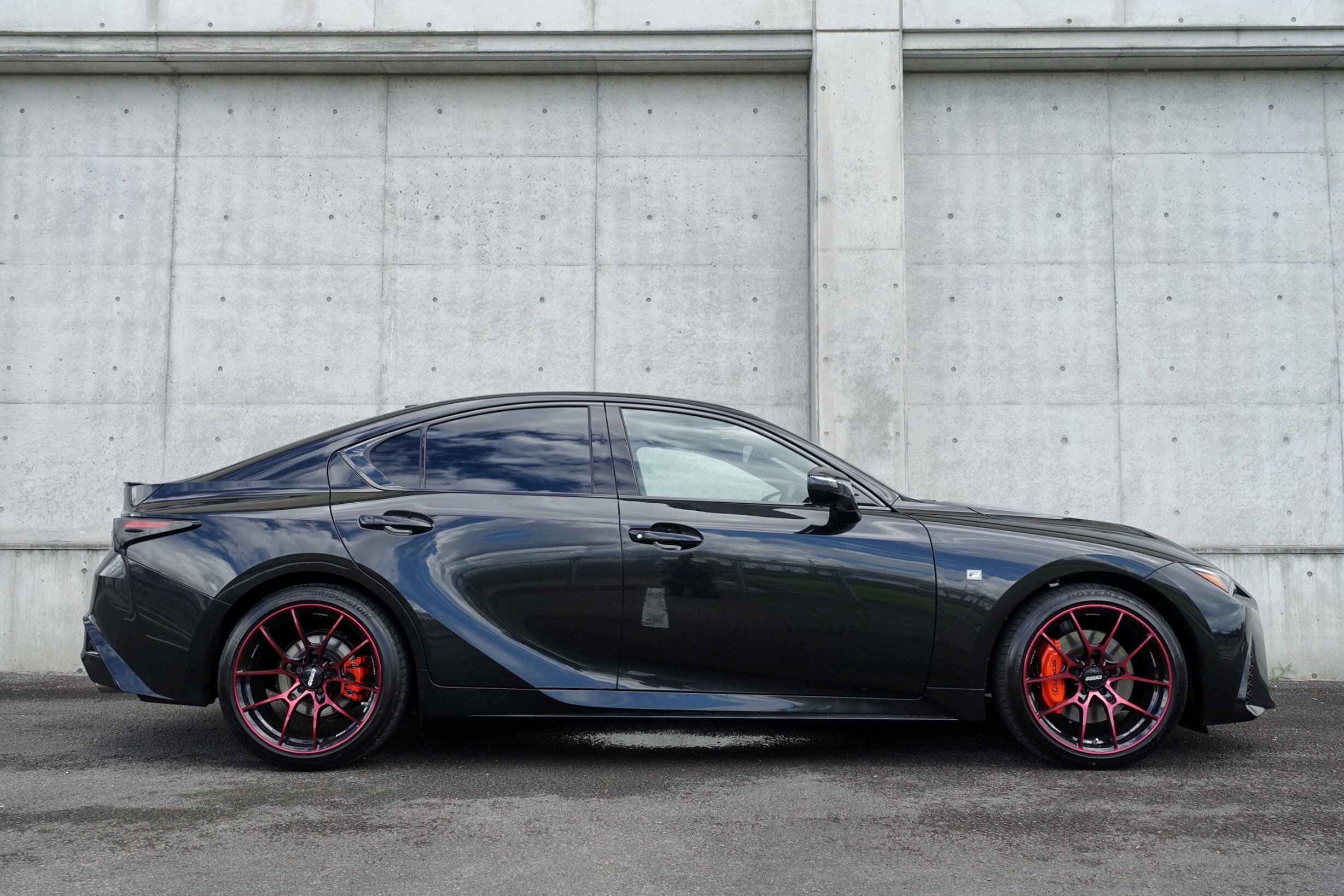 上品な雰囲気と目に焼きつくインパクトが見事に調和！LEXUS IS Mode Glitter（ASE30）&「RAYS VOLK RACING ...