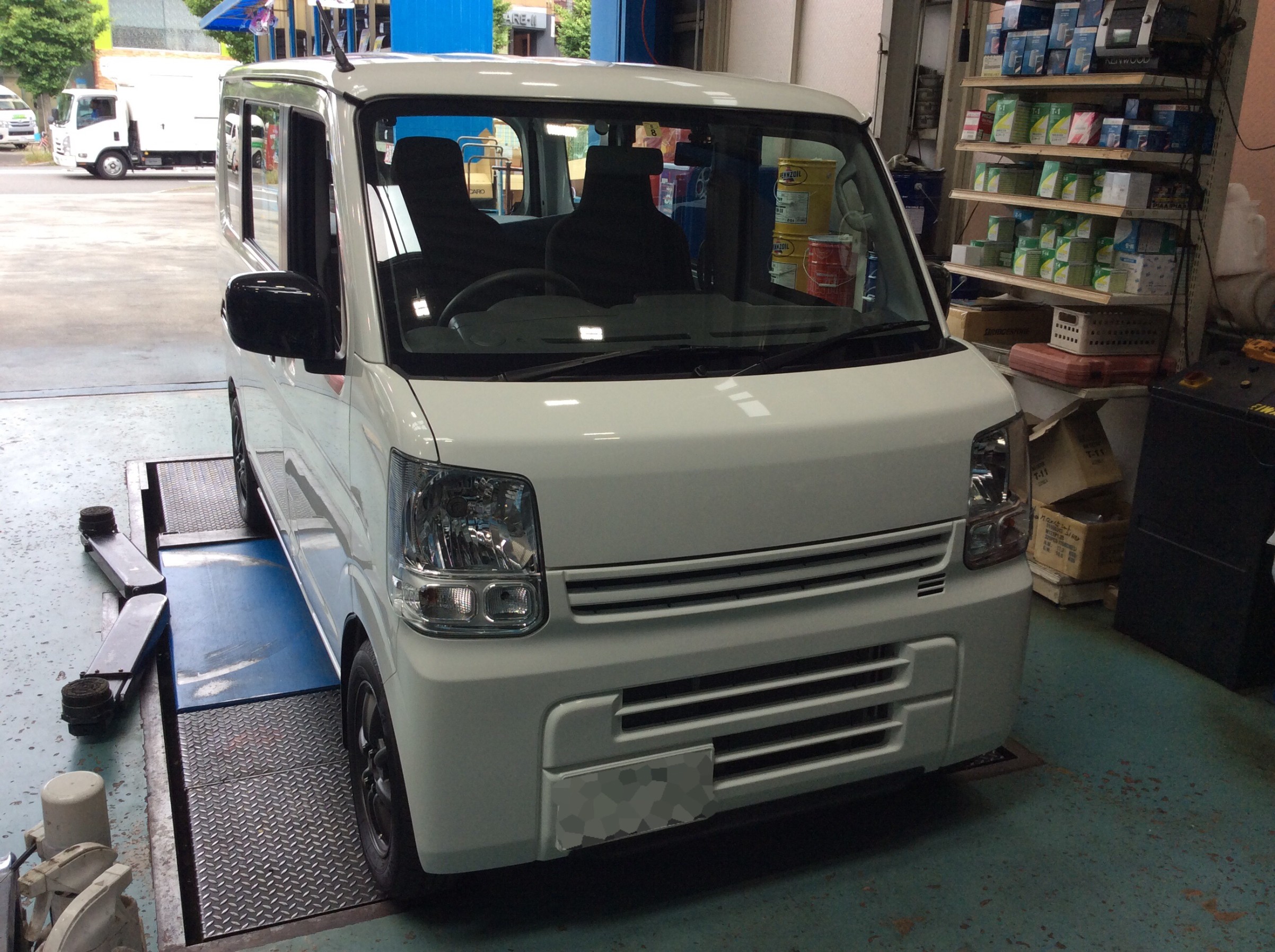 座り心地、最高です | 日産 NV100クリッパーリオ インテリア インテリア > ステアリング/シート交換 | スタッフ日記 | コクピット 嵯峨野