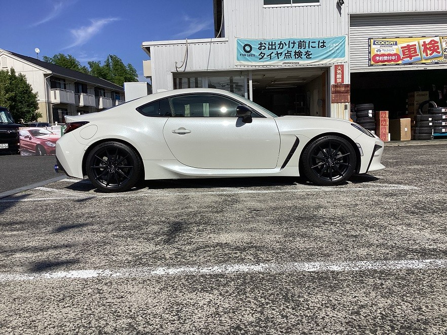 ZN8 TOYOTA GR86 × ADVAN RACING GT BEYOND | 店舗日記 | コクピット 麻生 | 車のカスタマイズにかかわるスタッフより